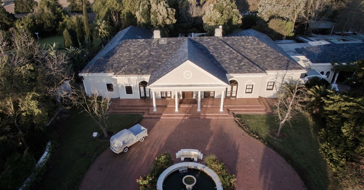 Bakenhof Winelands Lodge | LekkeSlaap