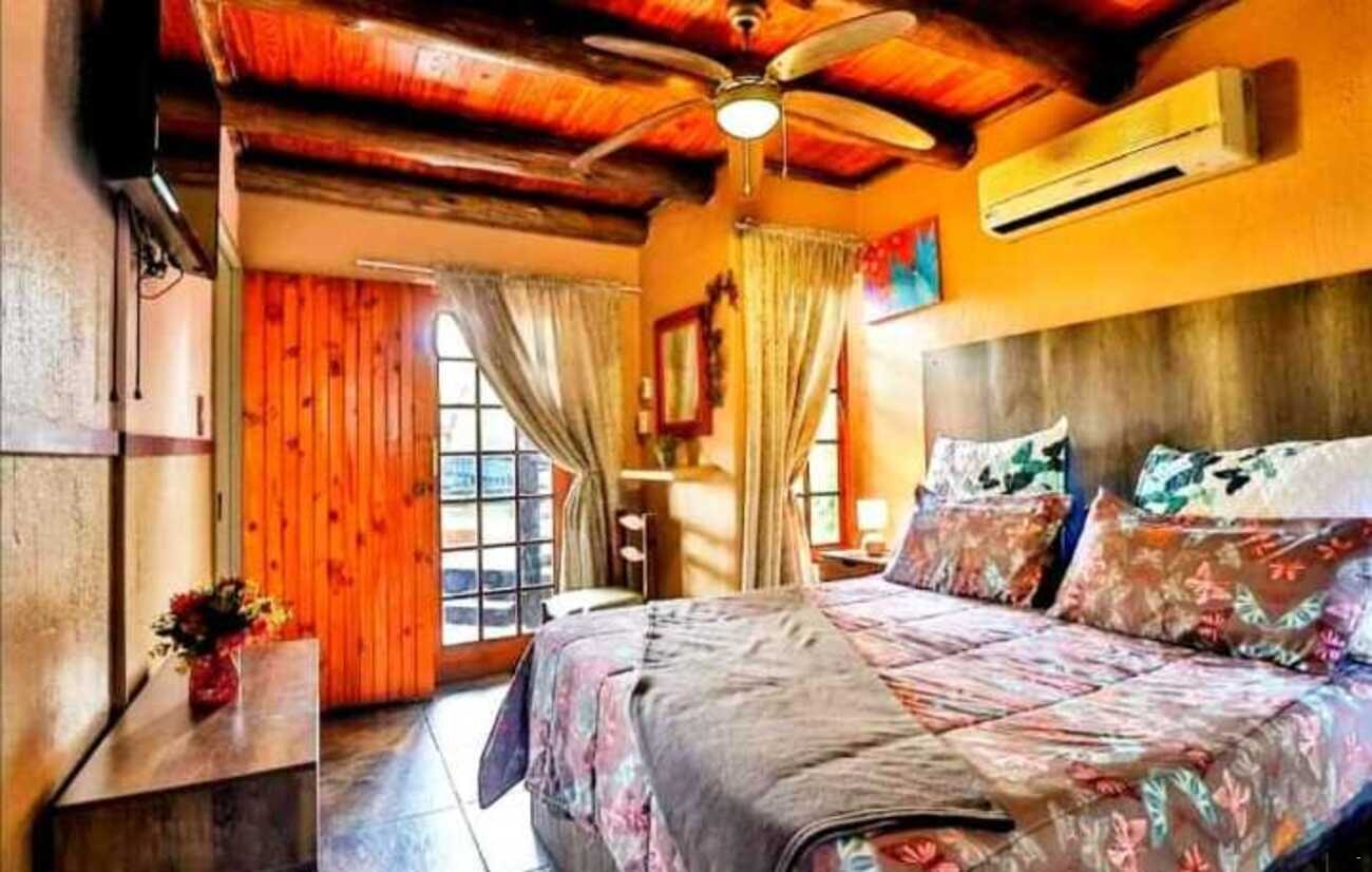 Inyathi Inn | LekkeSlaap