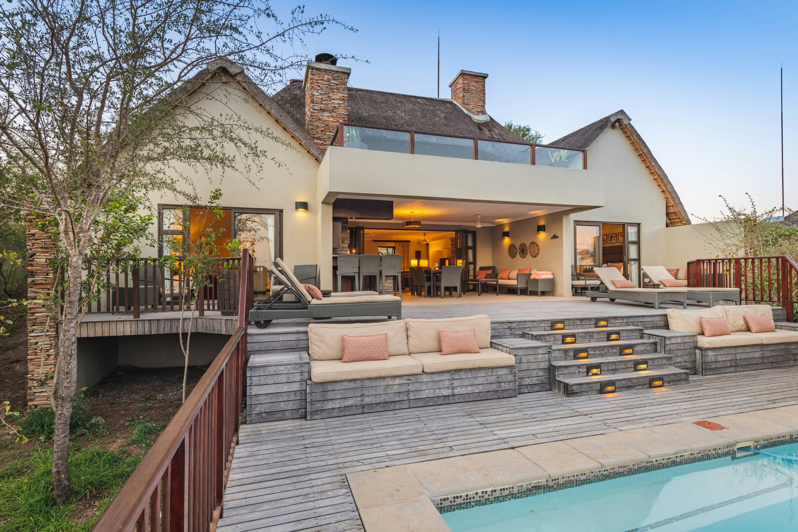 Elephant Point Ndlophu Lodge | LekkeSlaap