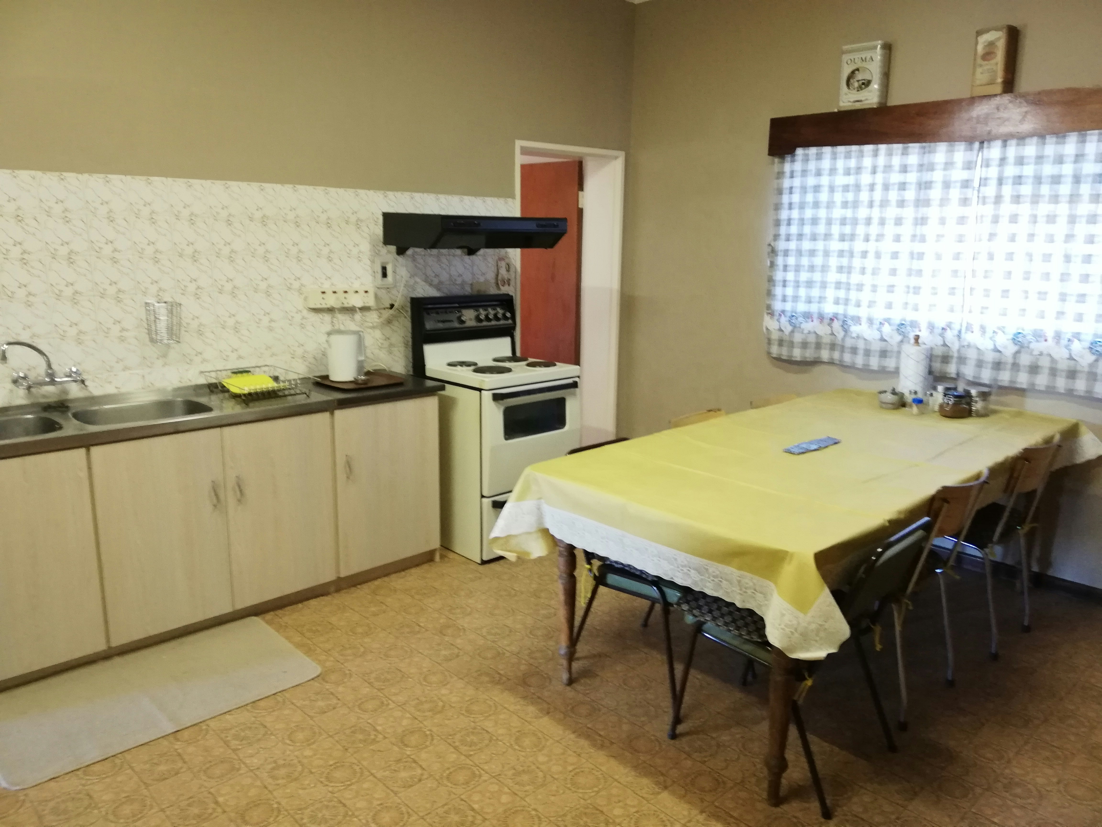 Kareeboom Plaas Verblyf | LekkeSlaap