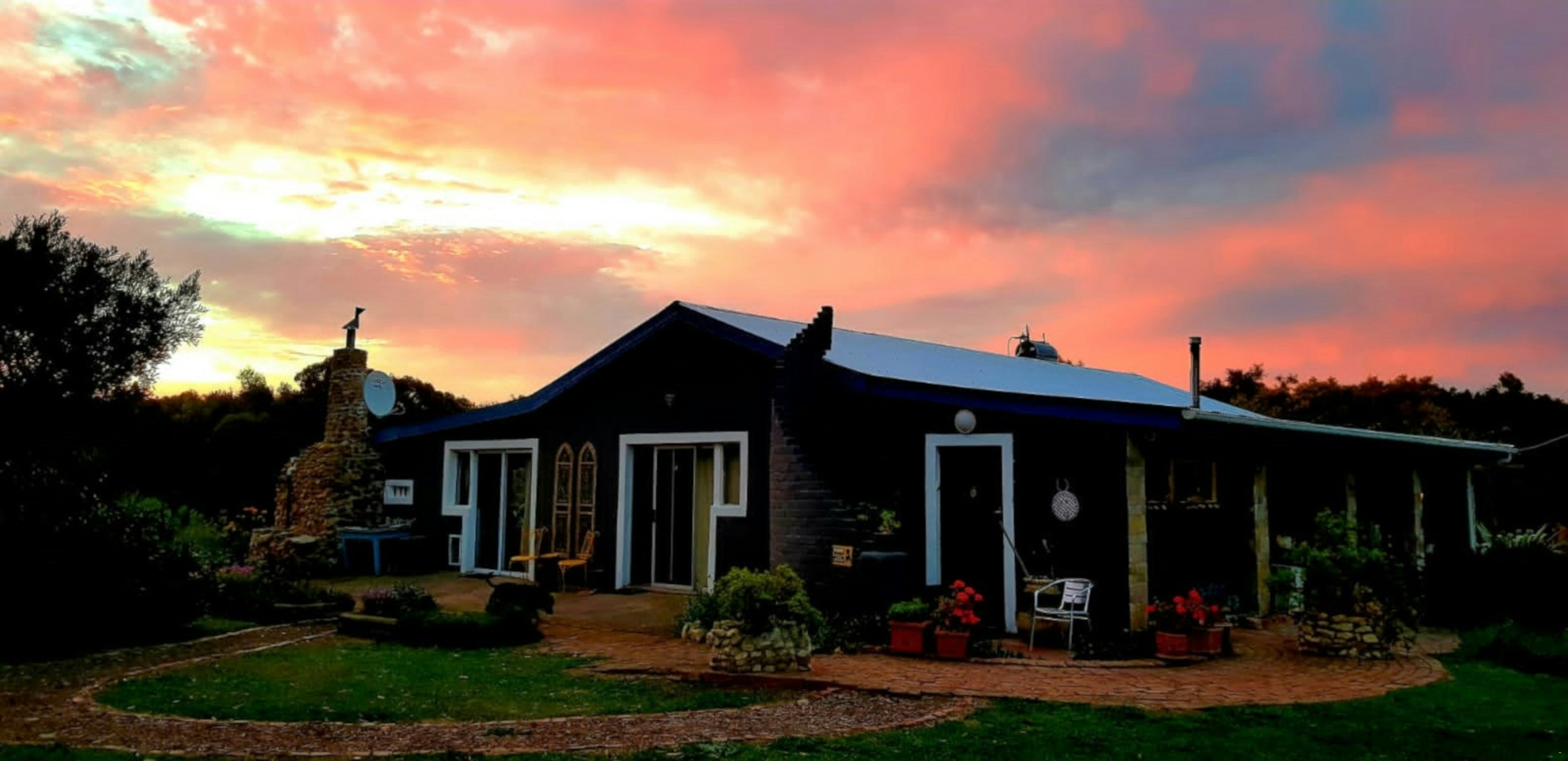 Romantic Hideaway by the River | LekkeSlaap