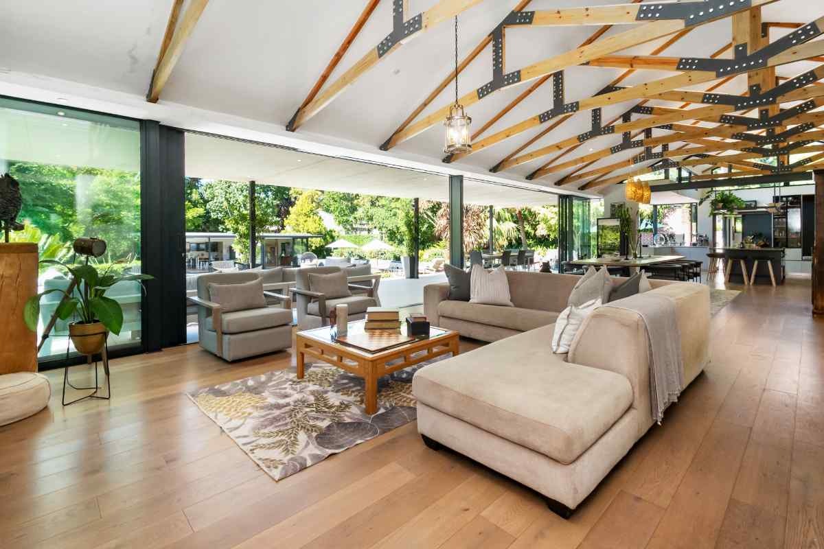 Luxury Constantia Villa Pool & Wine Retreat | LekkeSlaap