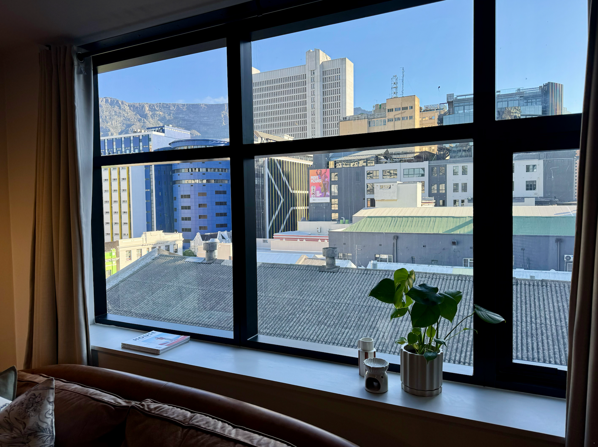 Cape Town CBD Self Catering Accommodation - LekkeSlaap