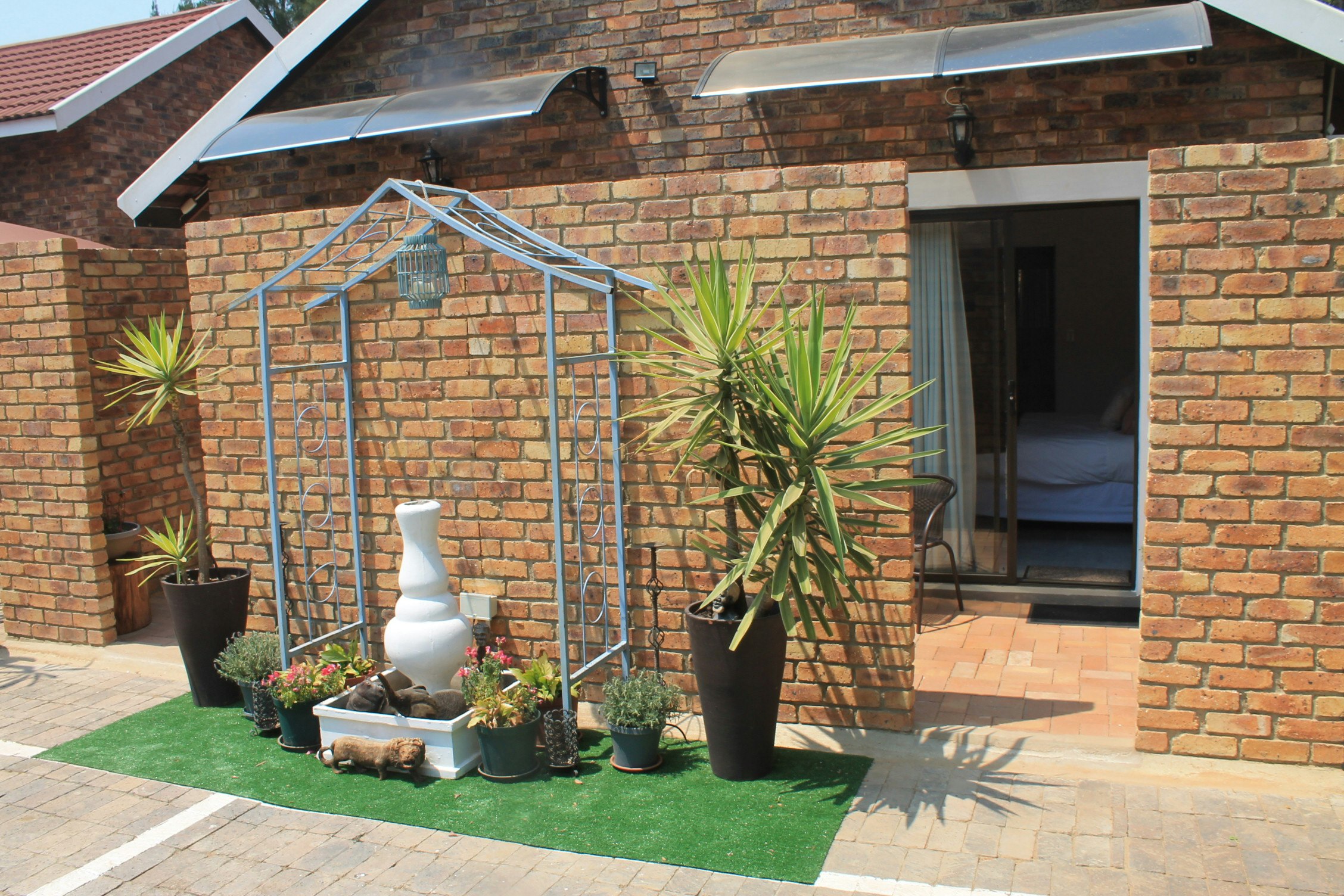 URRR Casa on Msasa | LekkeSlaap