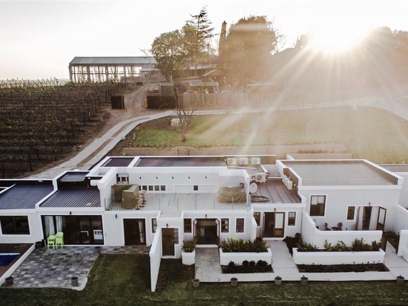 Bakenhof Winelands Lodge | LekkeSlaap