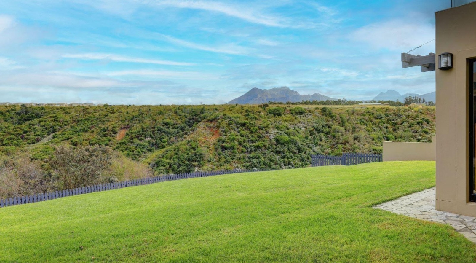 Berguitsig-Verblyf | LekkeSlaap