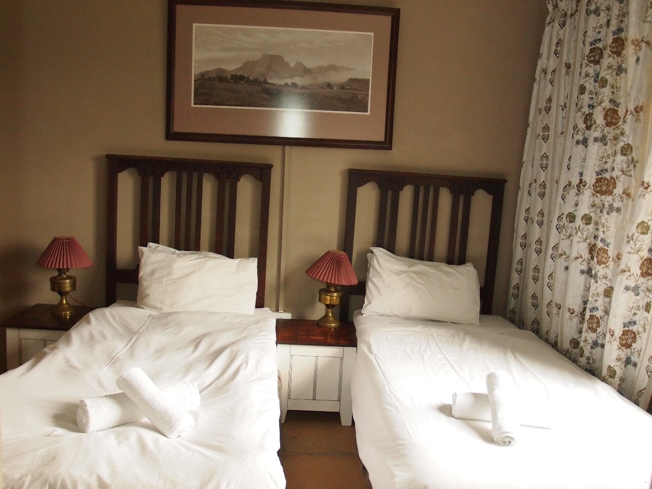 Inqevu Lodge | LekkeSlaap