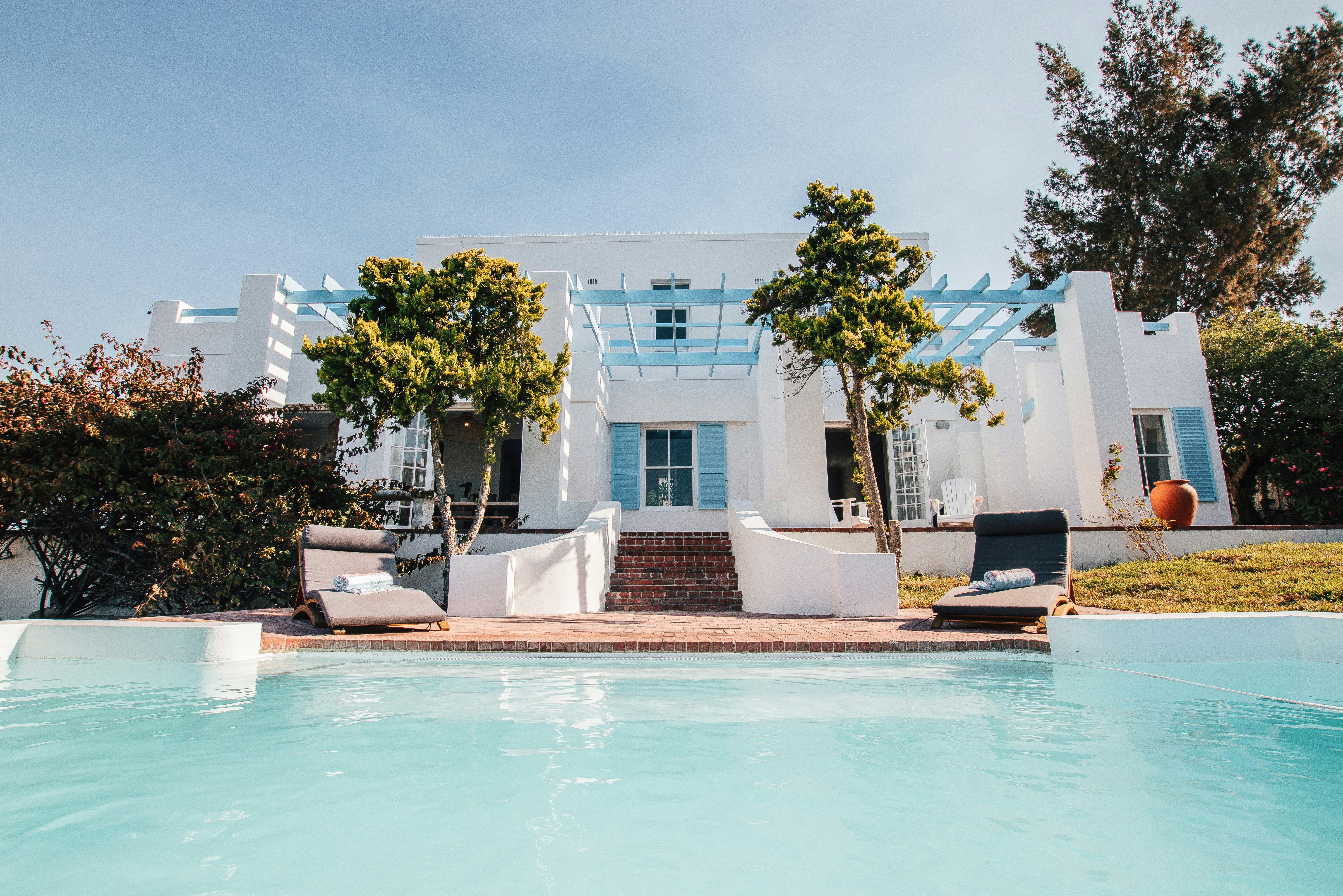 Faimes Waterfront Villa | LekkeSlaap