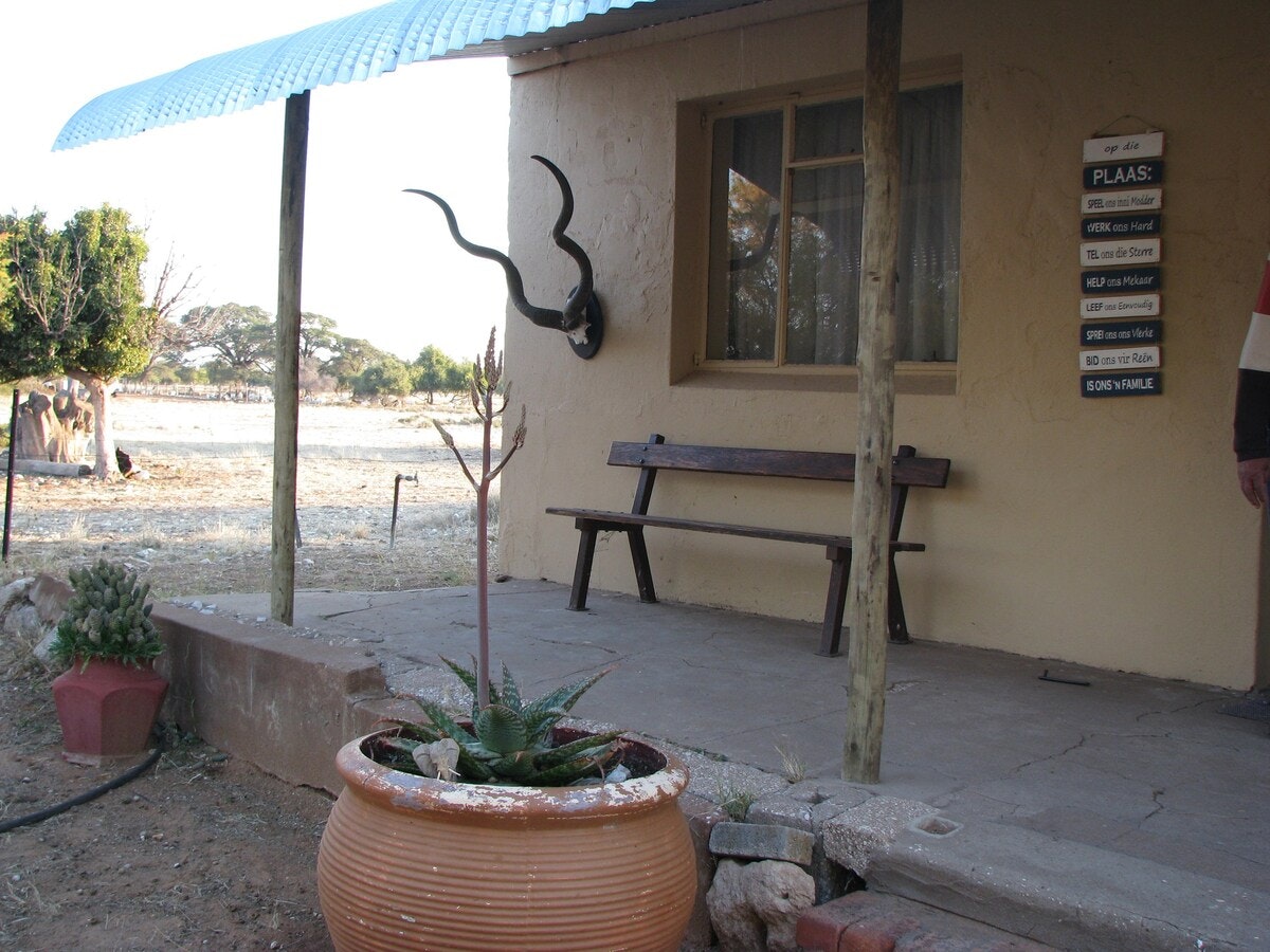 Vaalkop Plaashuis | LekkeSlaap