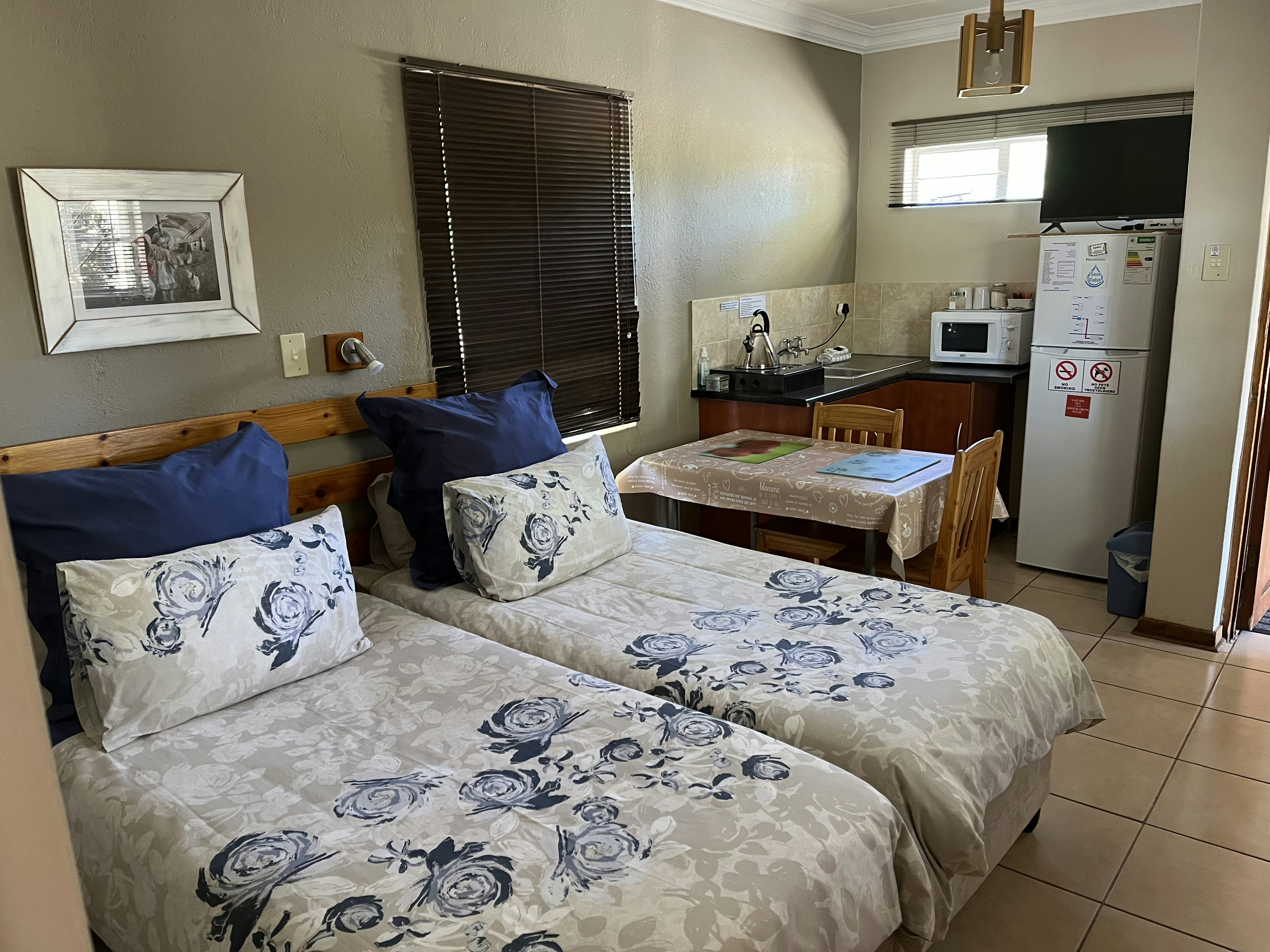 Kambro Accommodation & Farm Stall | Rooms
