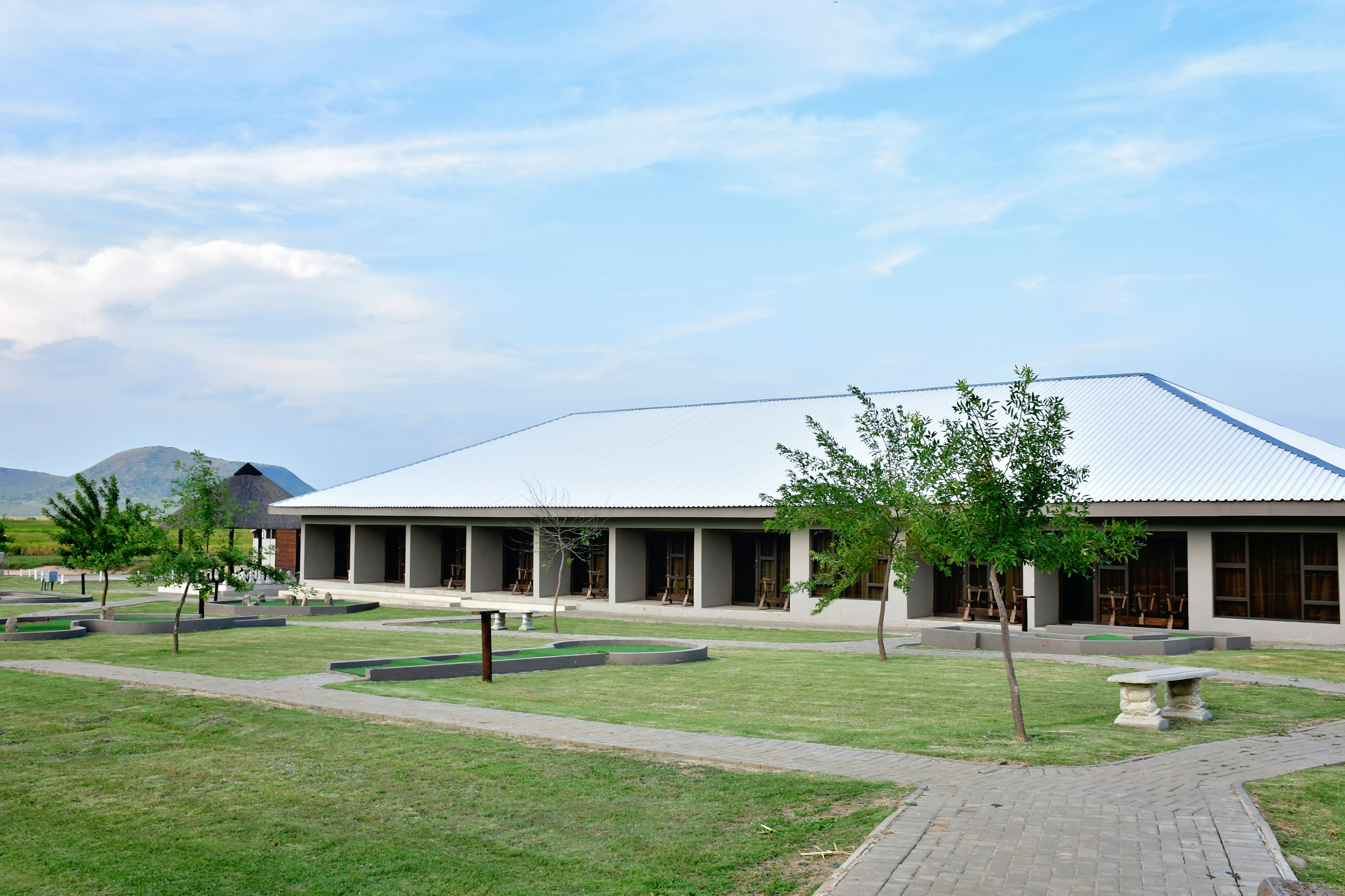 Henbase Lodge | LekkeSlaap