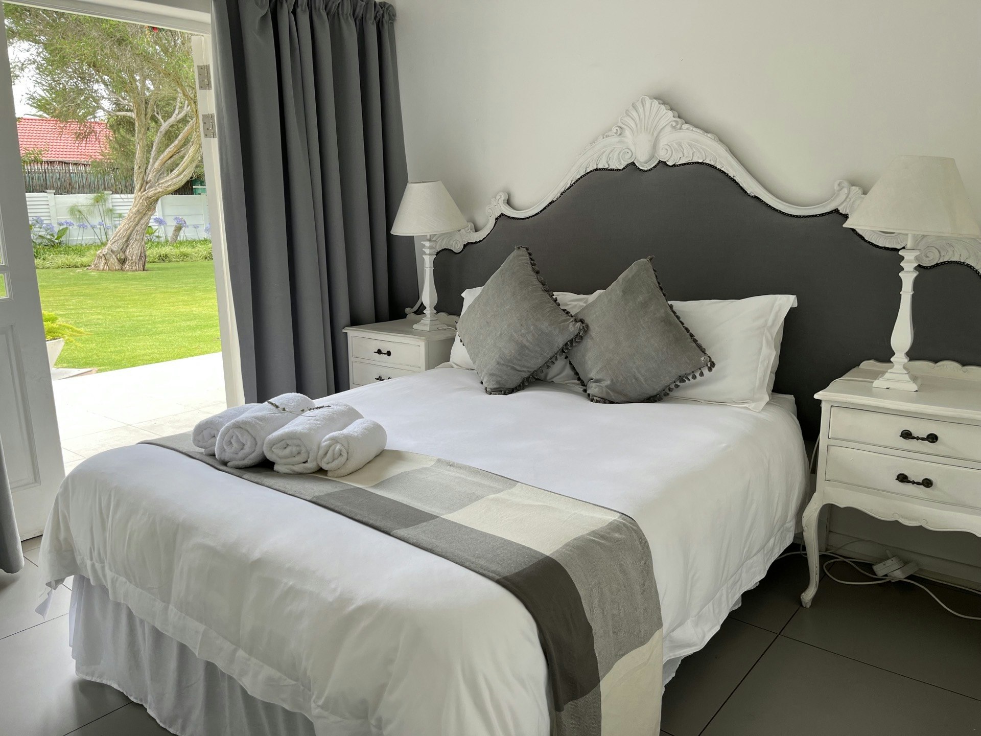 Accommodation near Life Rosepark Hospital | LekkeSlaap