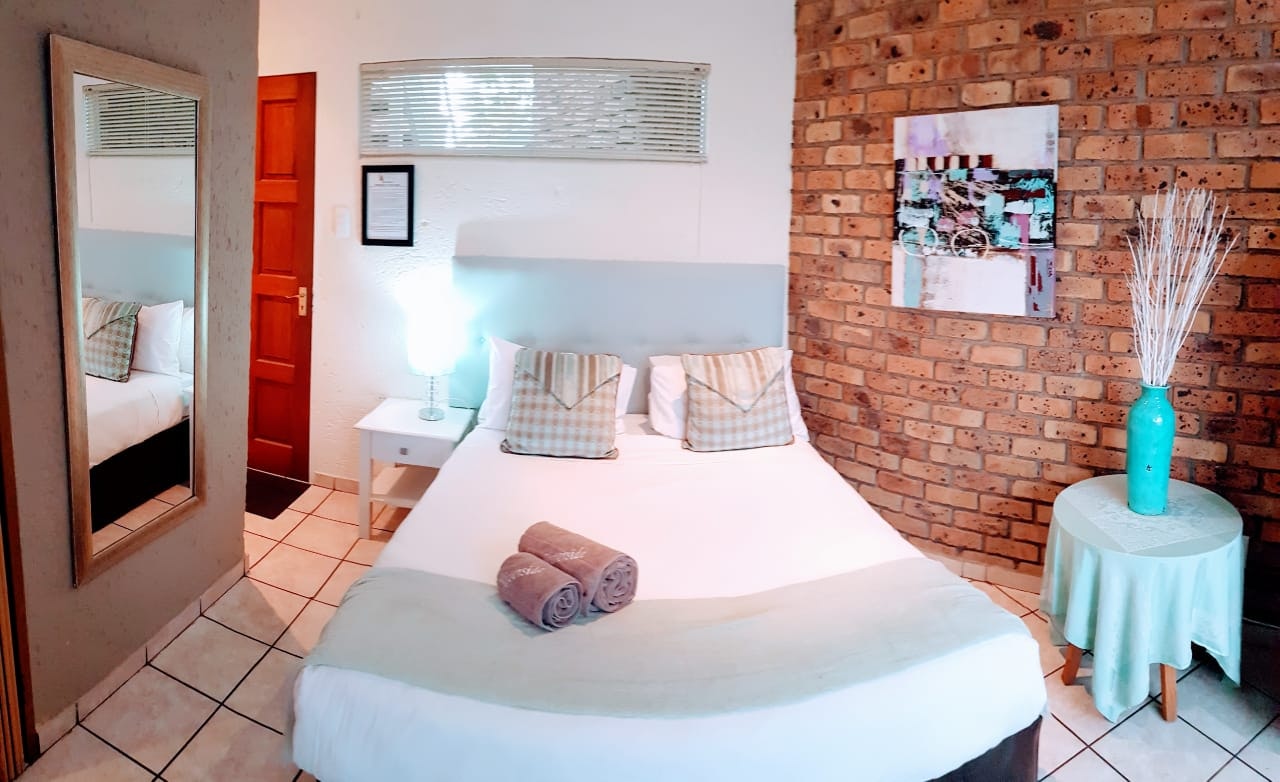 Secunda Accommodation - LekkeSlaap