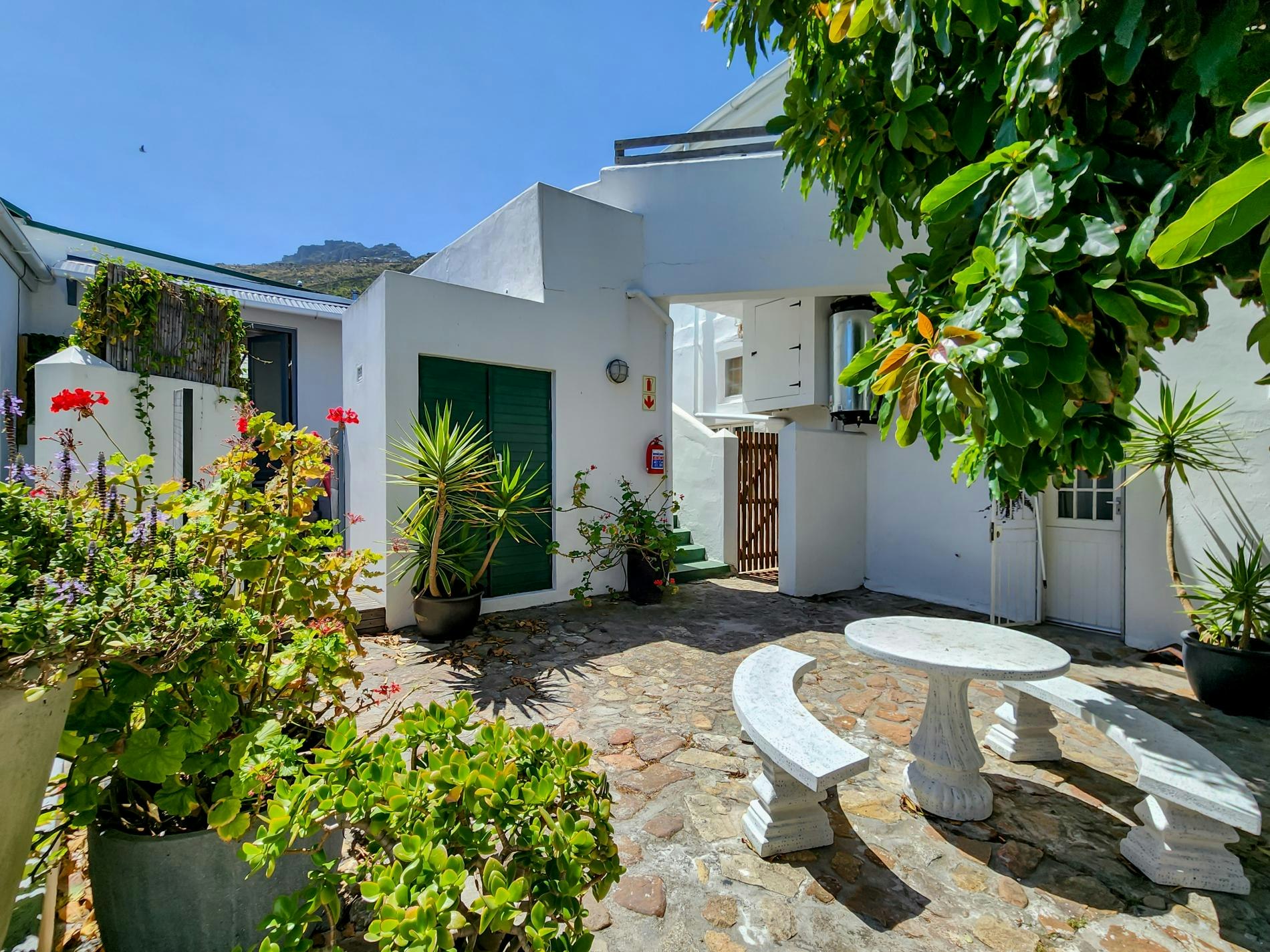 Kalk Bay 1BDR @ Windsor Lodge Harbour | LekkeSlaap