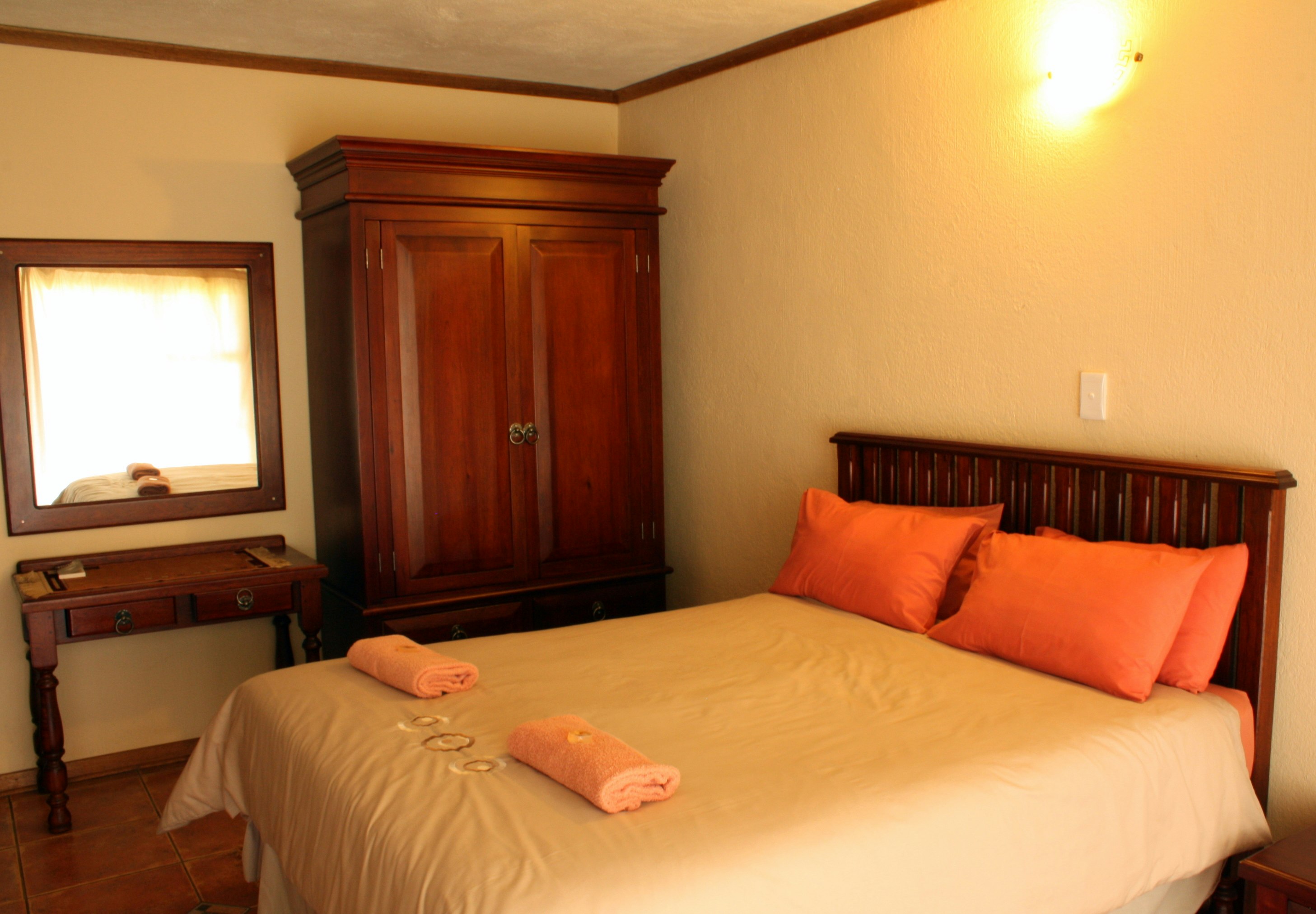 Mogodi Lodge | LekkeSlaap