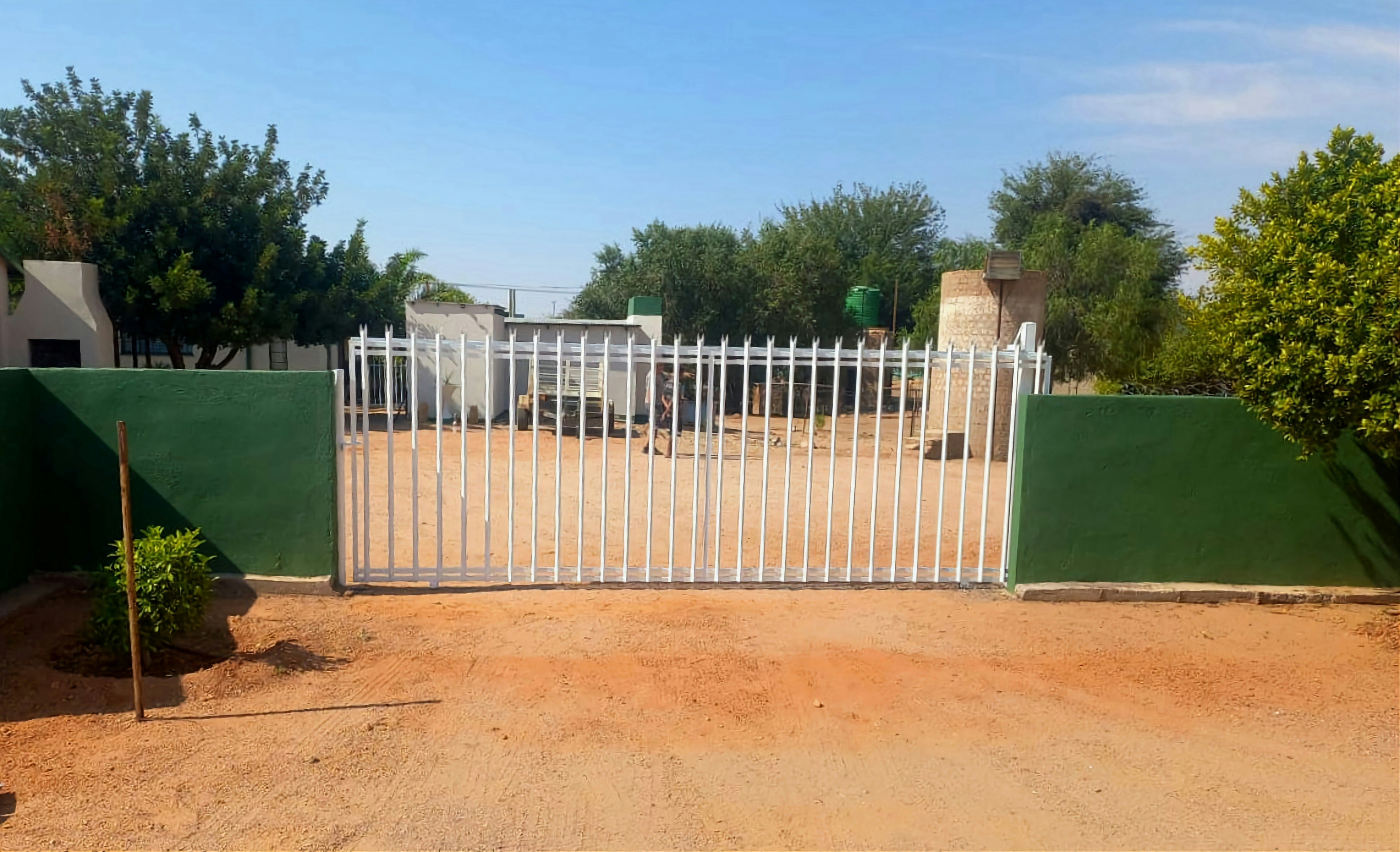 Pofadder Accommodation - LekkeSlaap