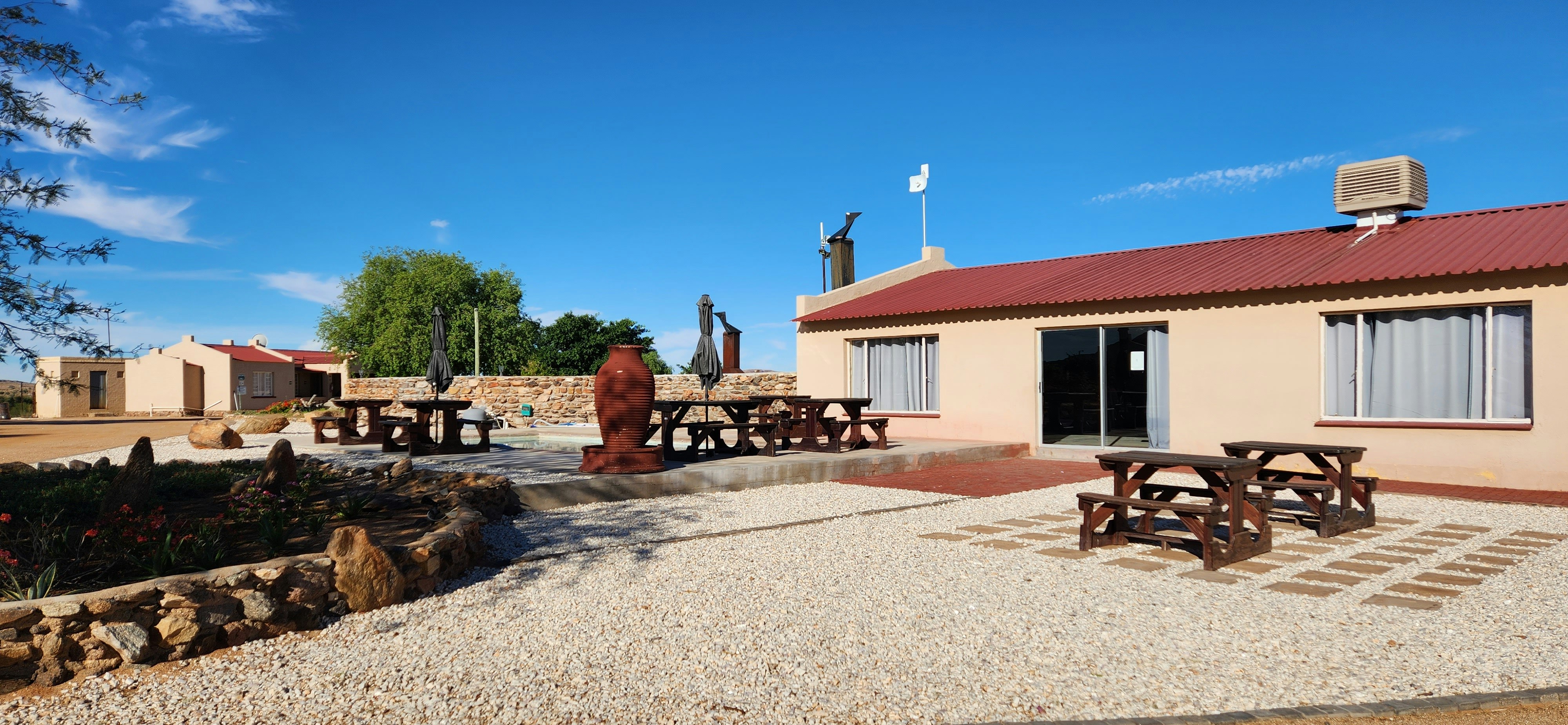 Pofadder Accommodation - LekkeSlaap