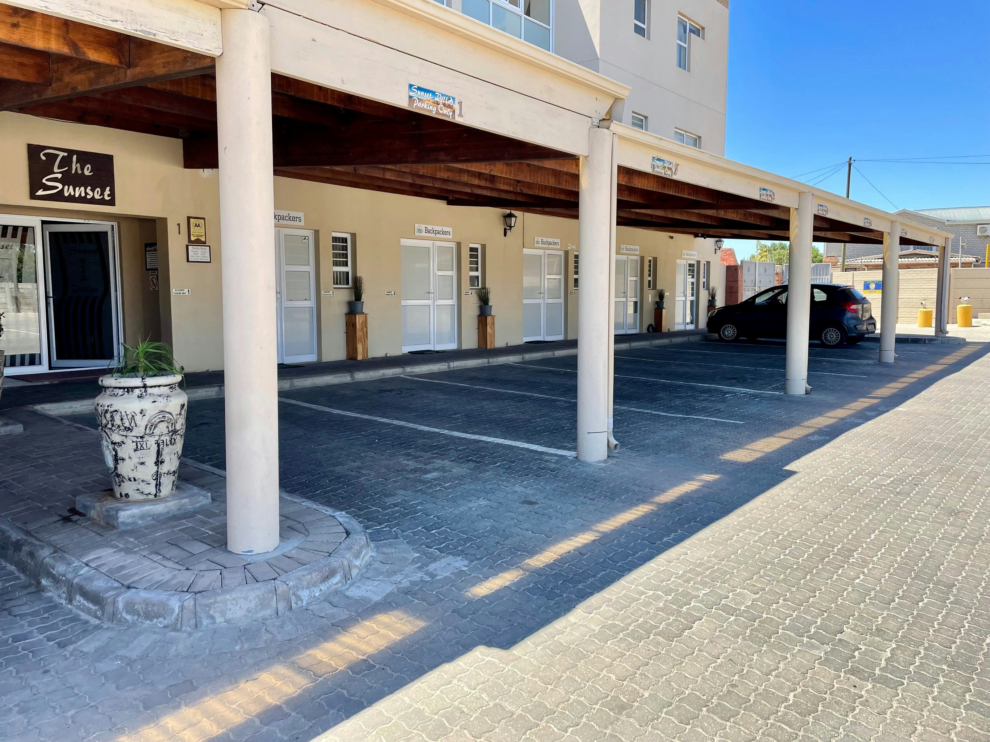 Laaiplek Accommodation - LekkeSlaap