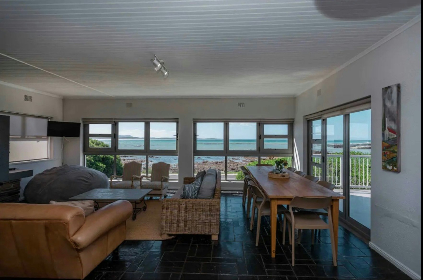 Seafront House | LekkeSlaap