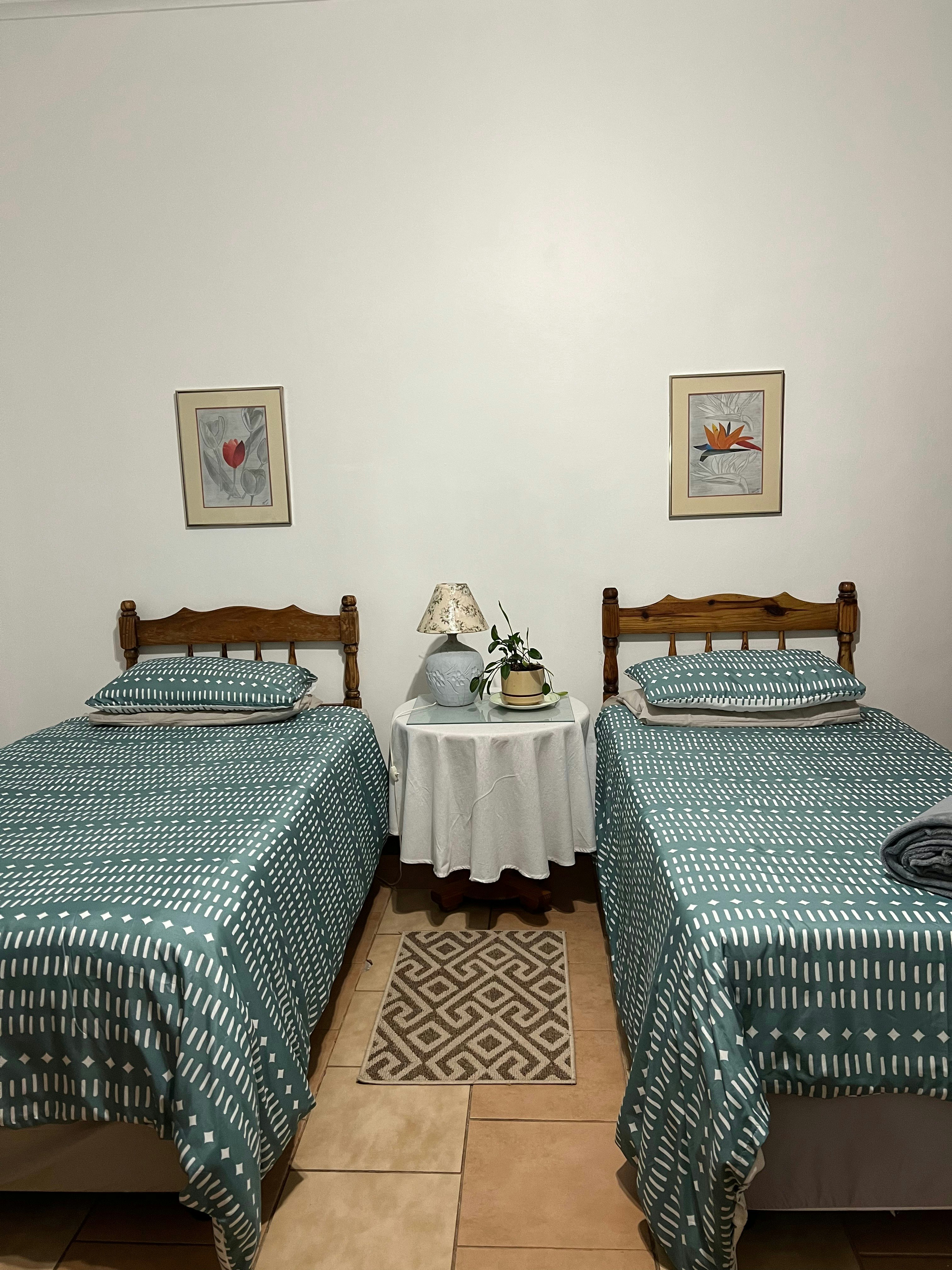 Pofadder Accommodation - LekkeSlaap