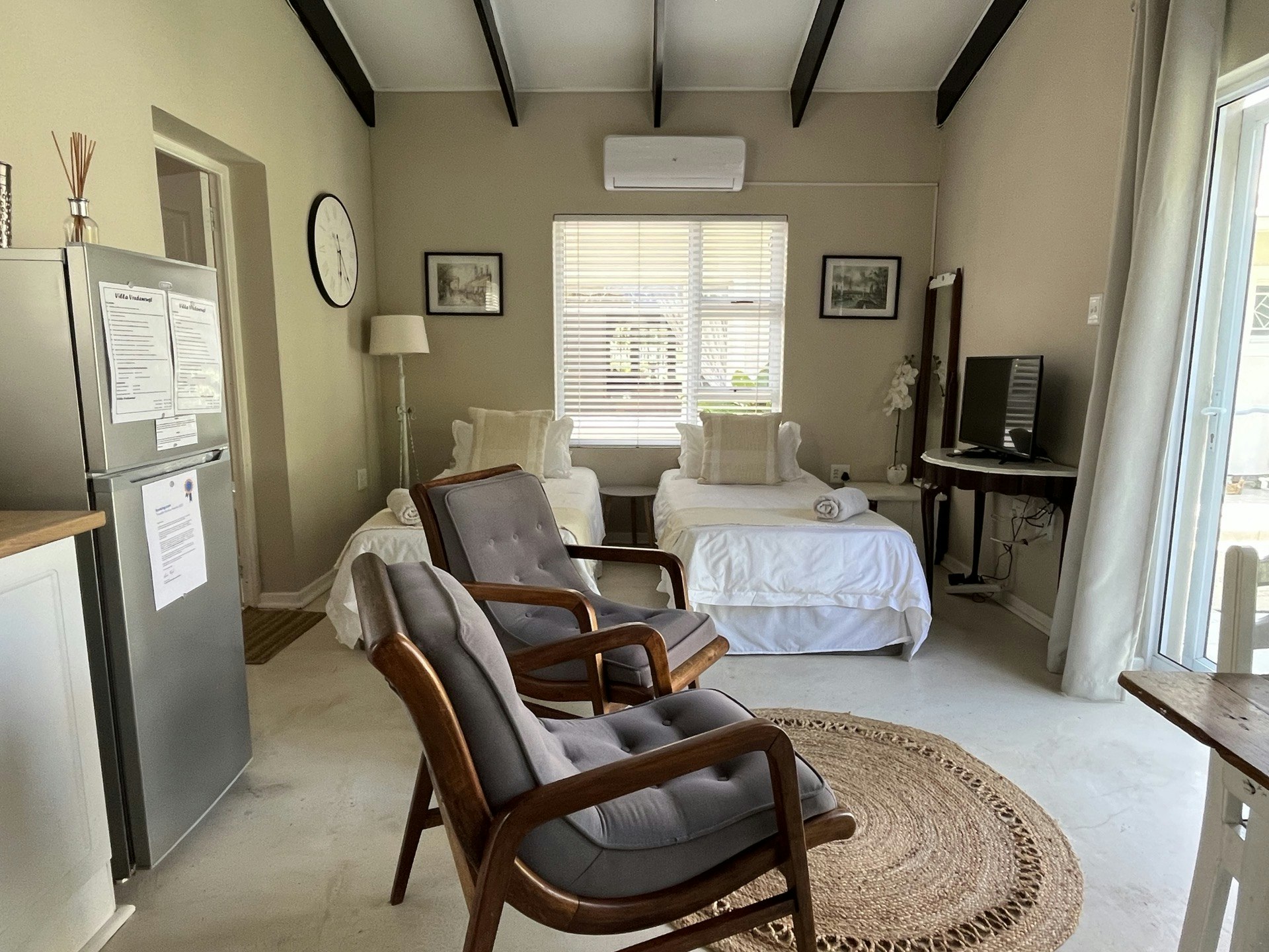 Accommodation near Life Rosepark Hospital | LekkeSlaap