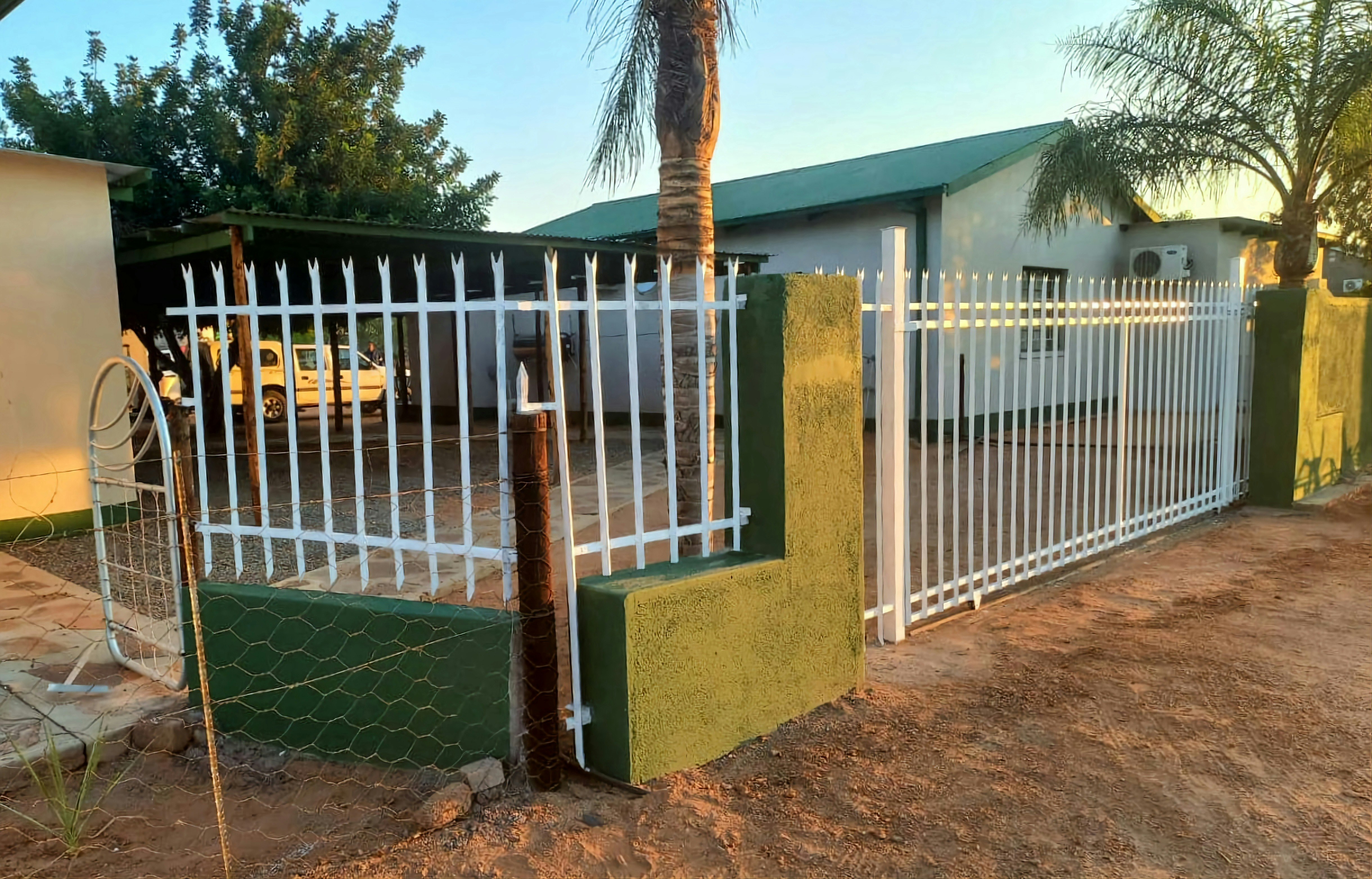 Pofadder Accommodation - LekkeSlaap