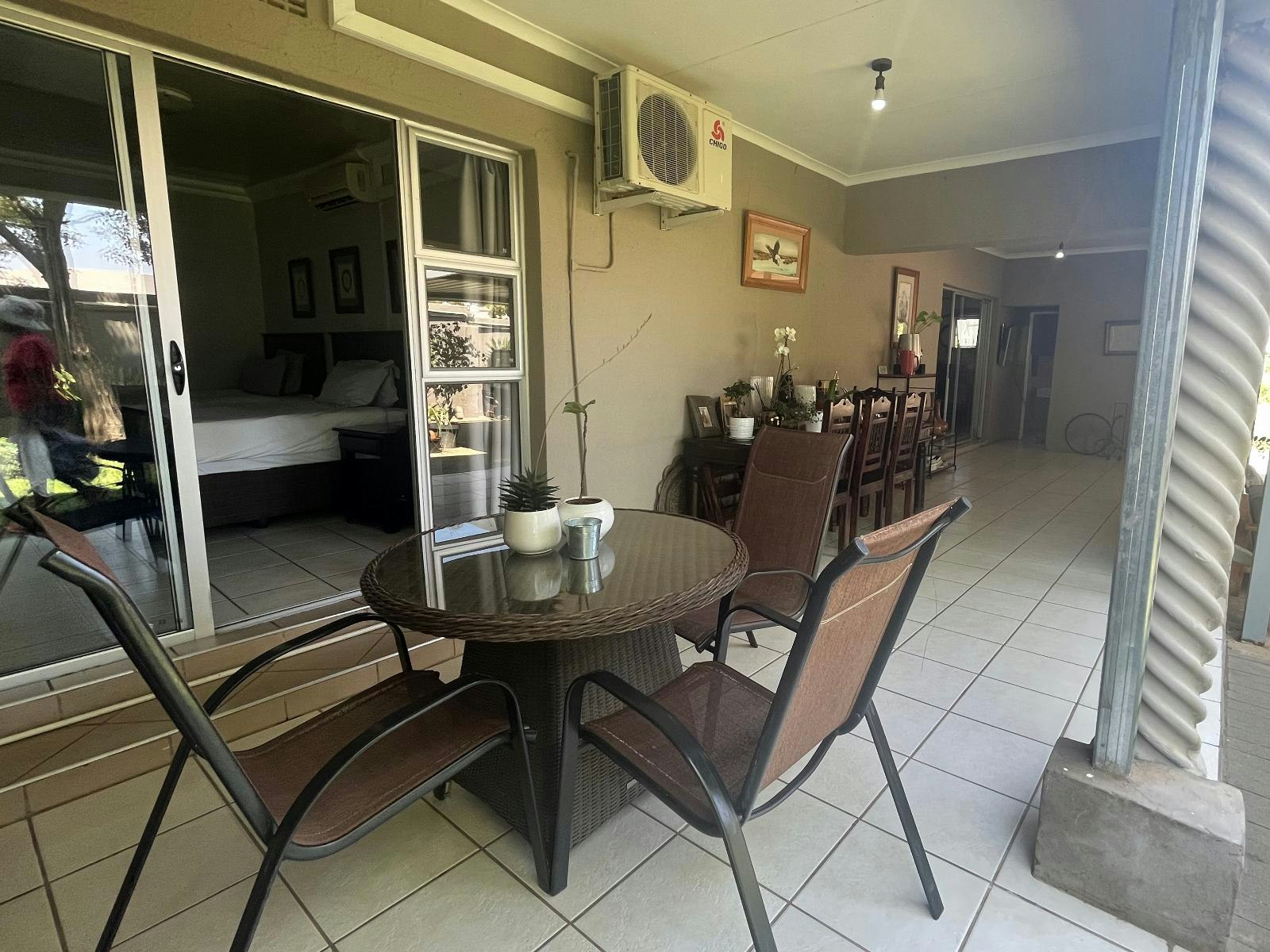 Toro Guest House | LekkeSlaap