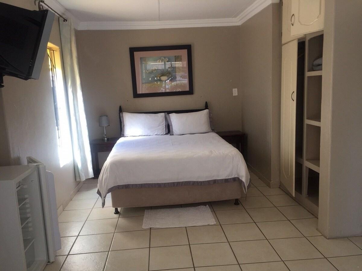 Toro Guest House | LekkeSlaap