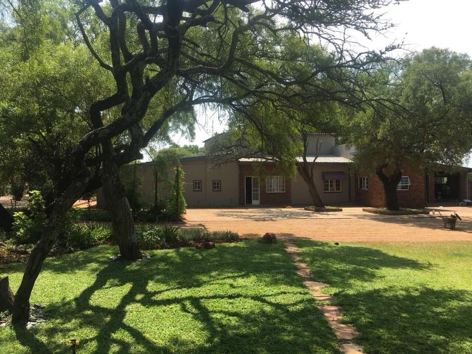 Zeerust Accommodation - LekkeSlaap