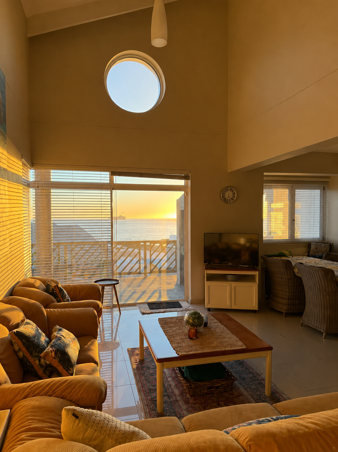 Dolphin View 32 | Rates