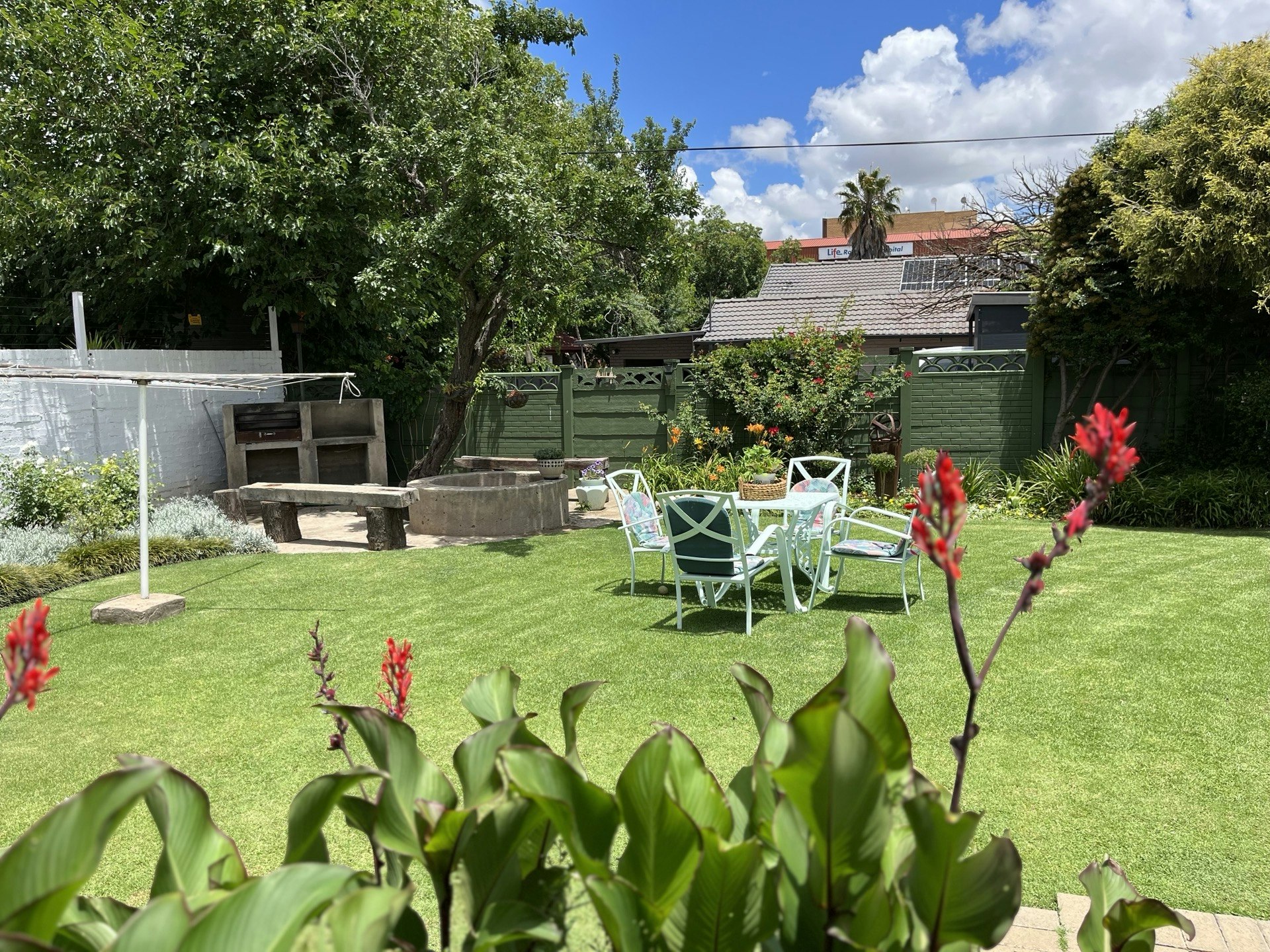 Accommodation near Life Rosepark Hospital | LekkeSlaap