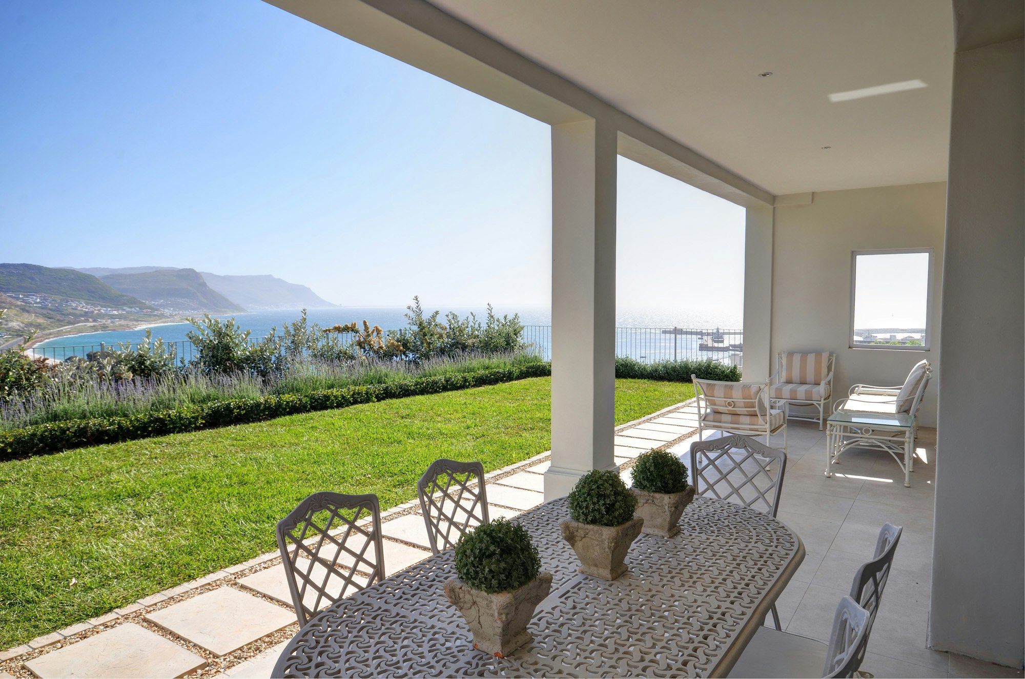 Breach House | LekkeSlaap