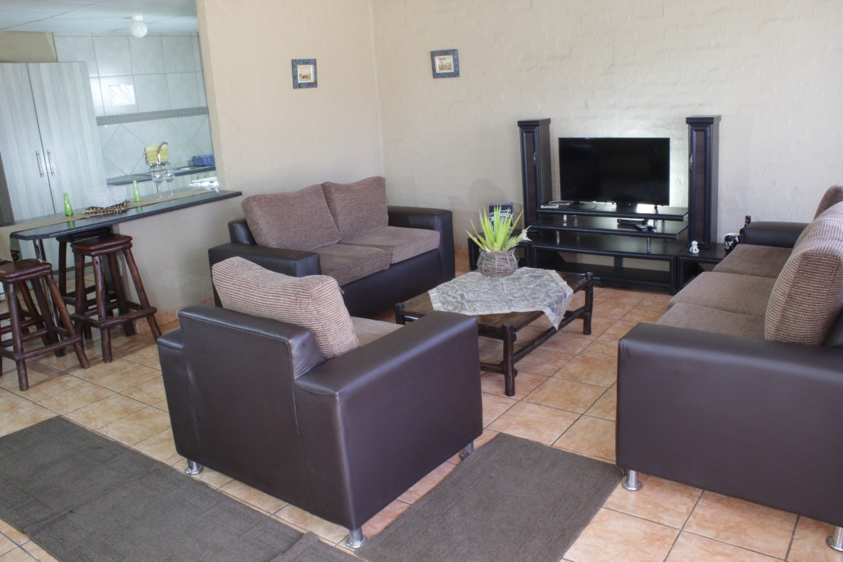 Rusties Lodge | LekkeSlaap