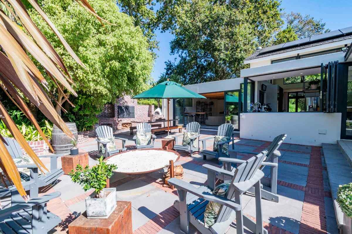 Luxury Constantia Villa Pool & Wine Retreat | LekkeSlaap