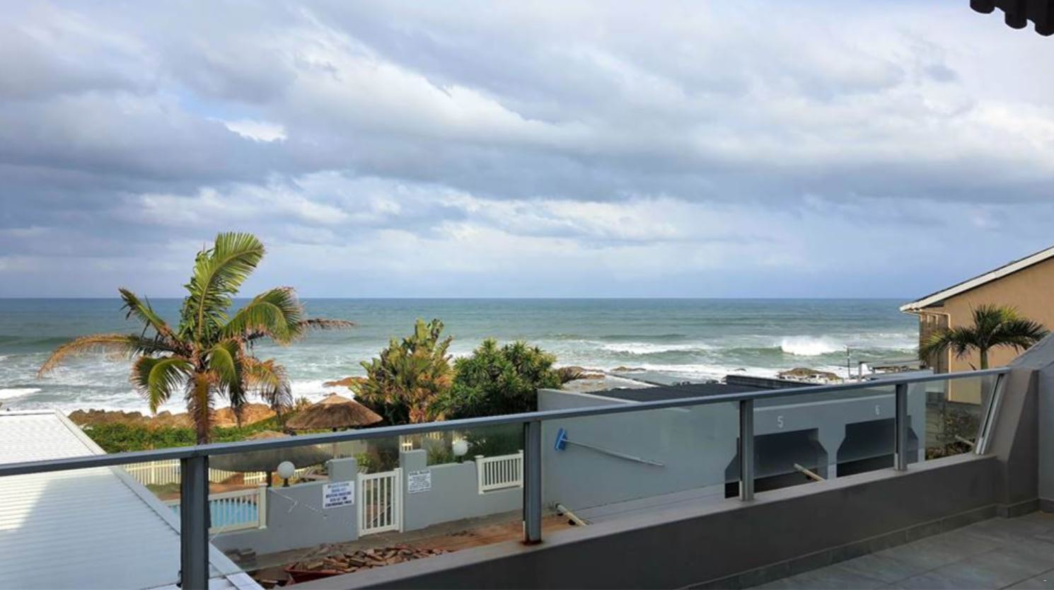 Manaba Beach Accommodation - LekkeSlaap