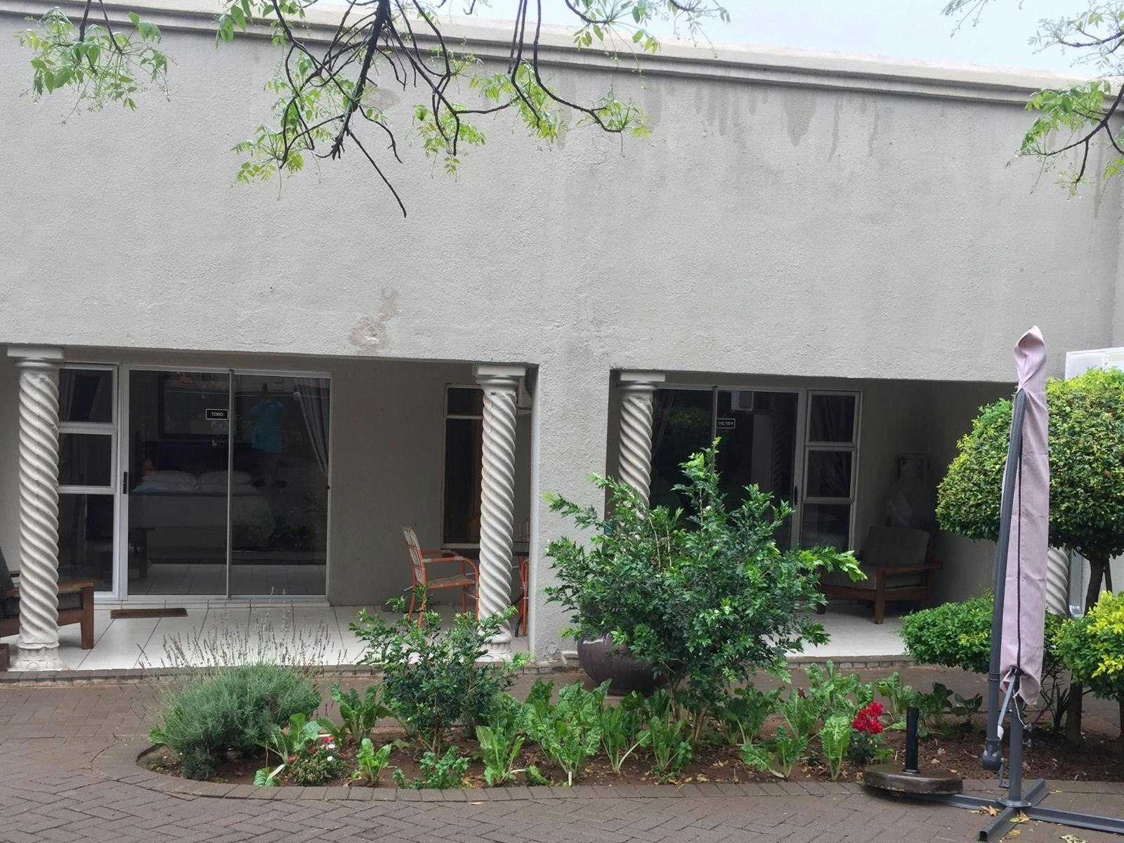 Toro Guest House | LekkeSlaap