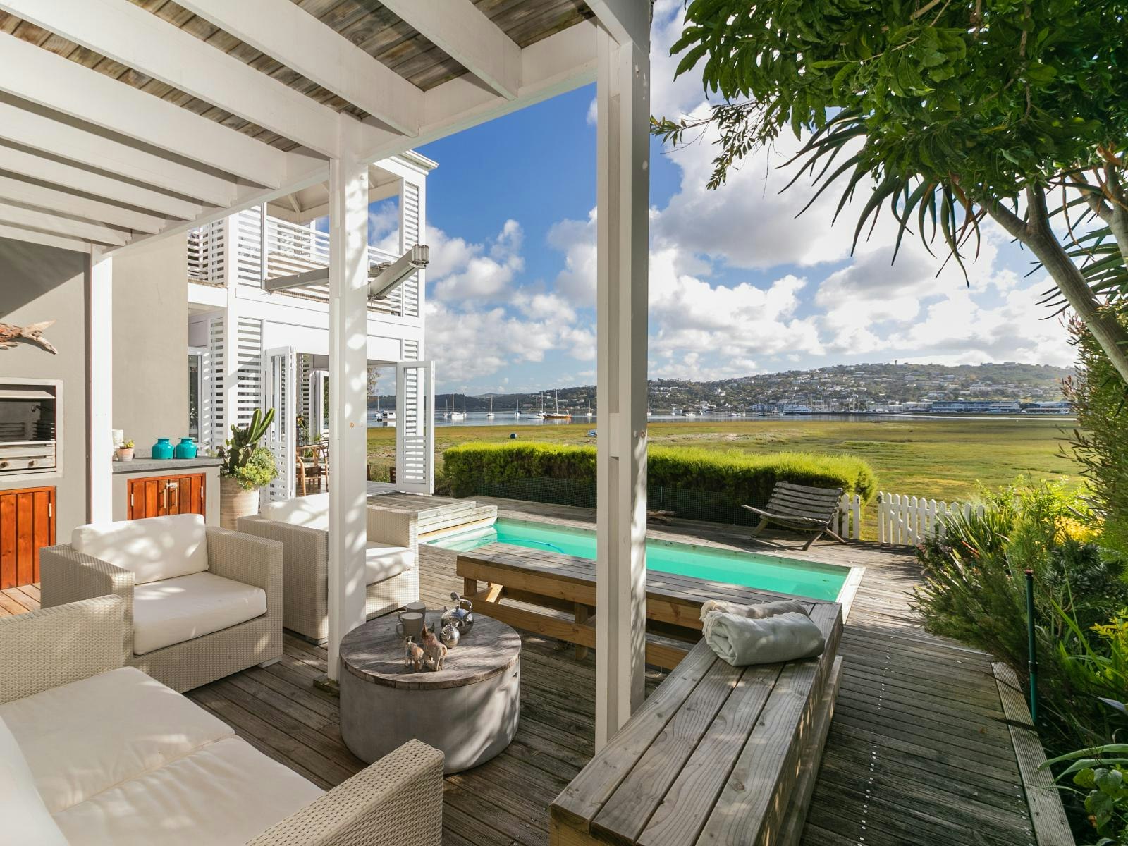 Thesen Island Accommodation - LekkeSlaap