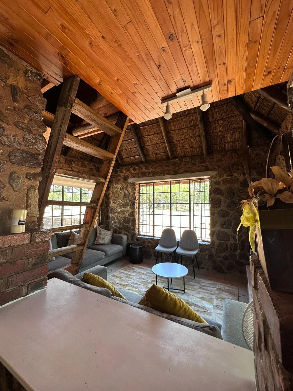 StoneHouse @ Bentlys | Rooms