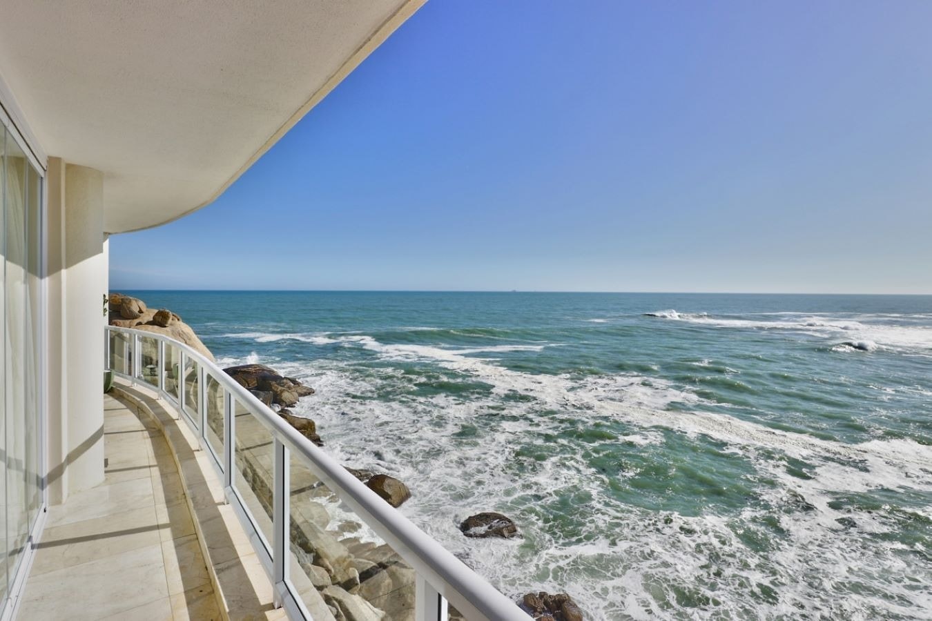 Bantry Bay Gem | LekkeSlaap