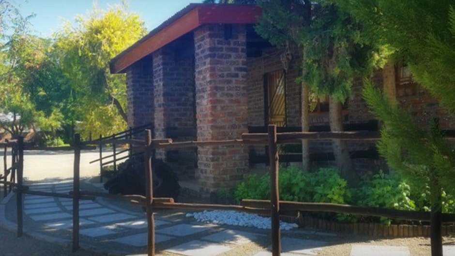 Emthanjeni Lodge | LekkeSlaap