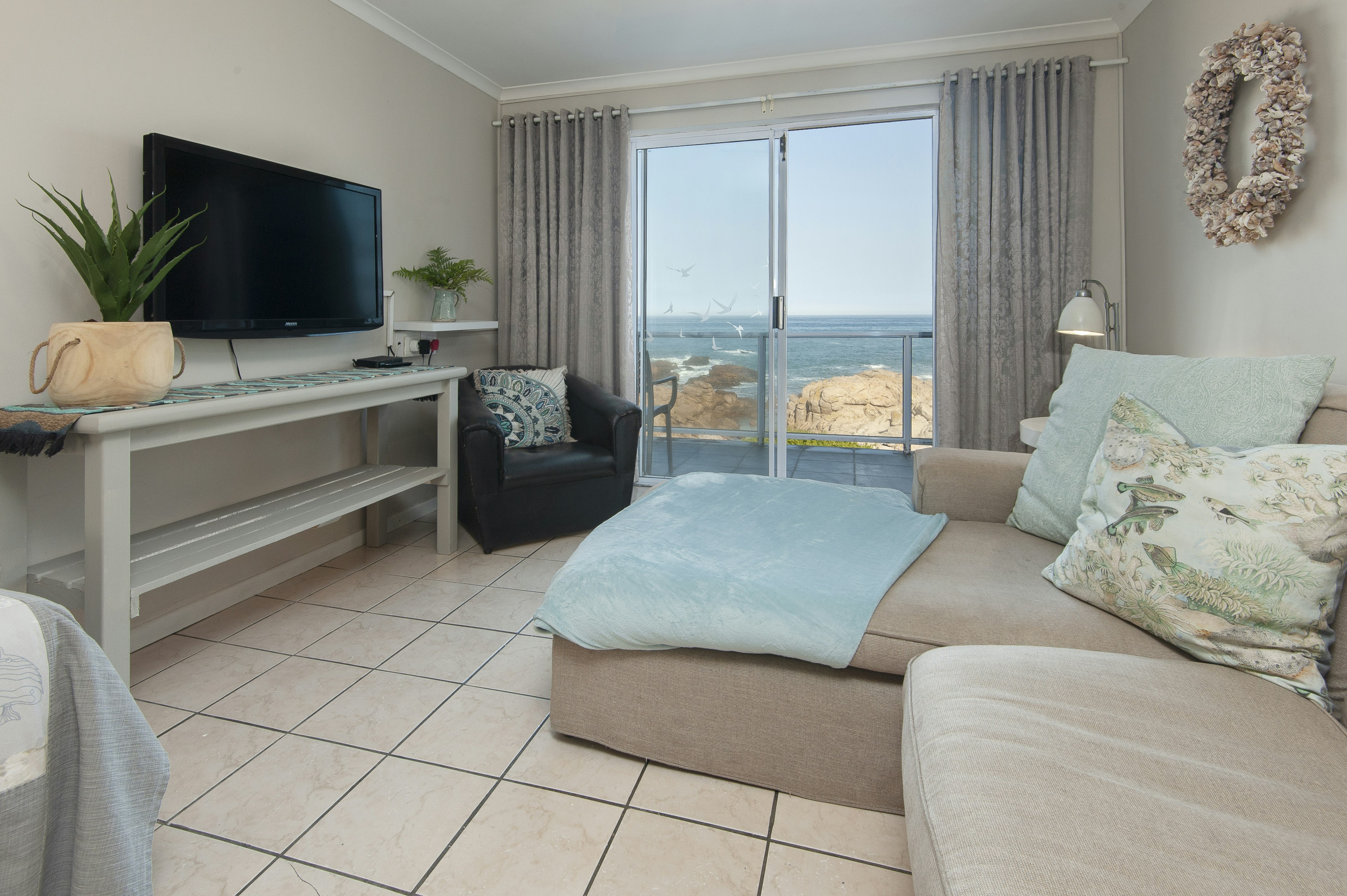 Lamberts Bay Accommodation - LekkeSlaap