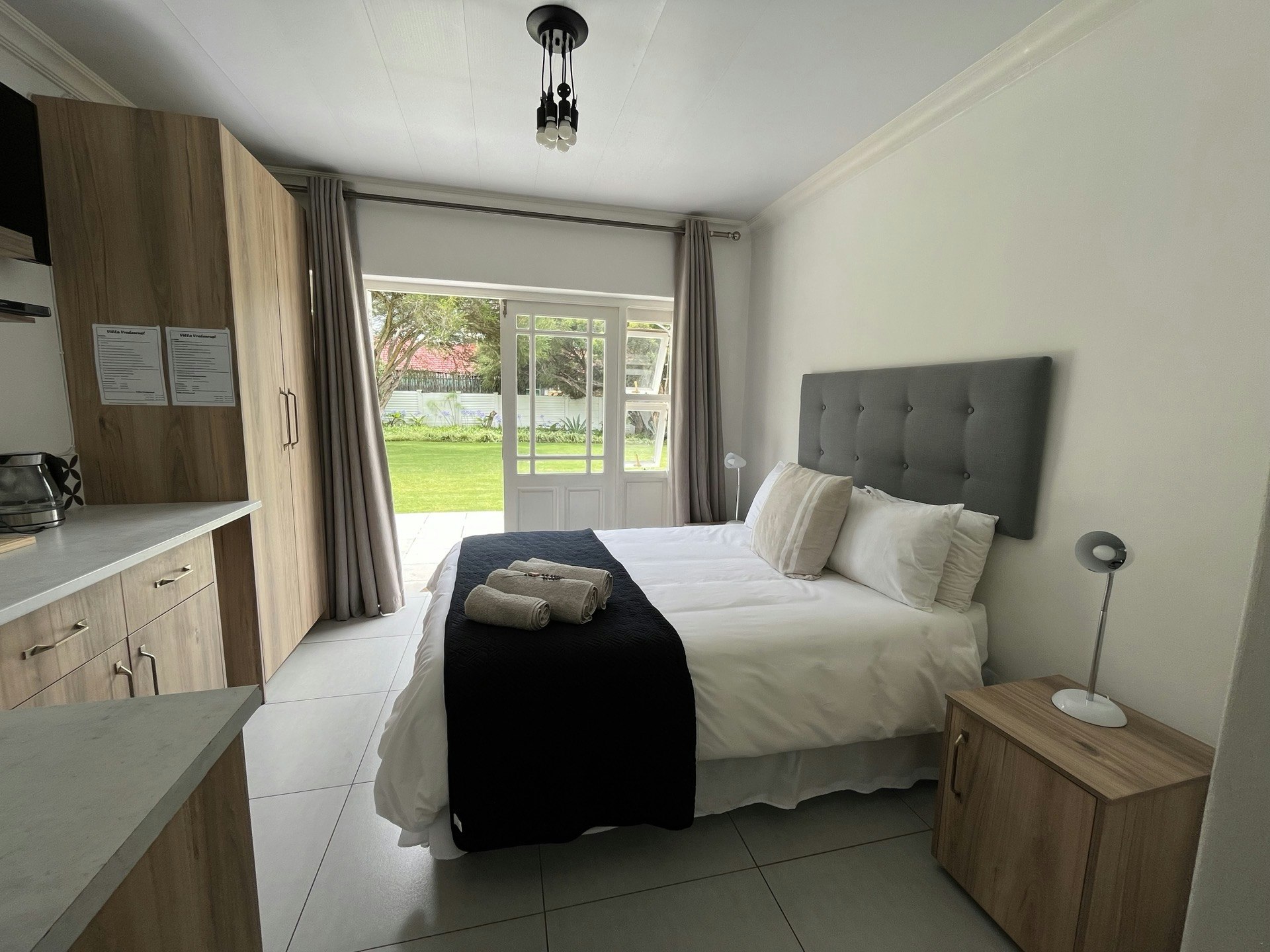Accommodation near Life Rosepark Hospital | LekkeSlaap