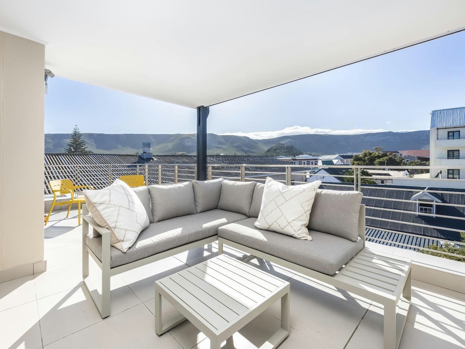 Esplanade Hermanus - Standard Suites 213 | LekkeSlaap