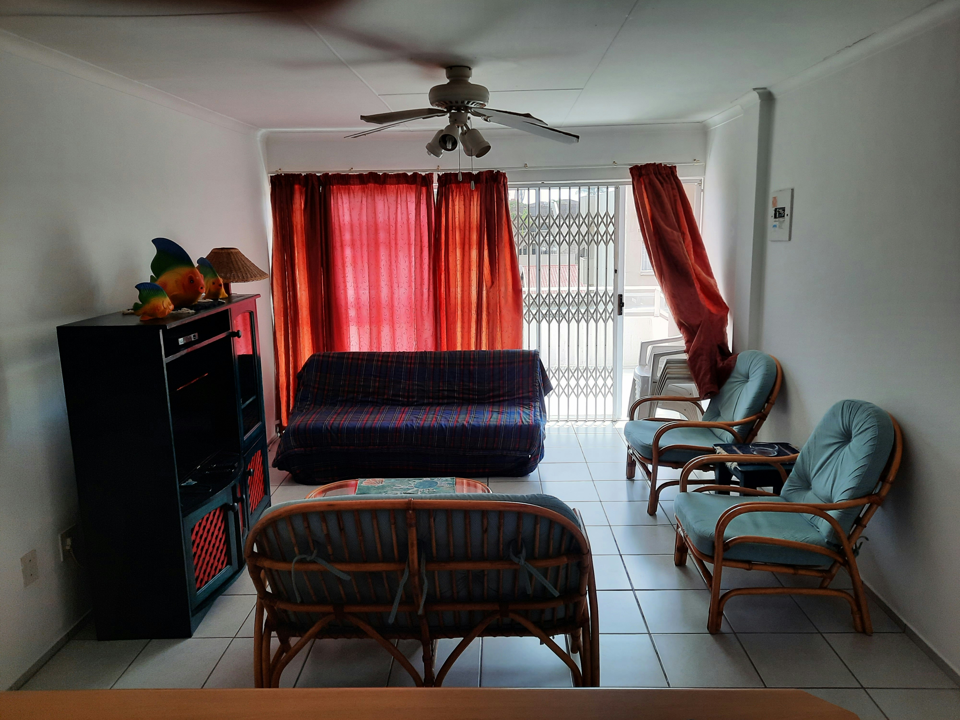 Uvongo Square Unit 13 | LekkeSlaap