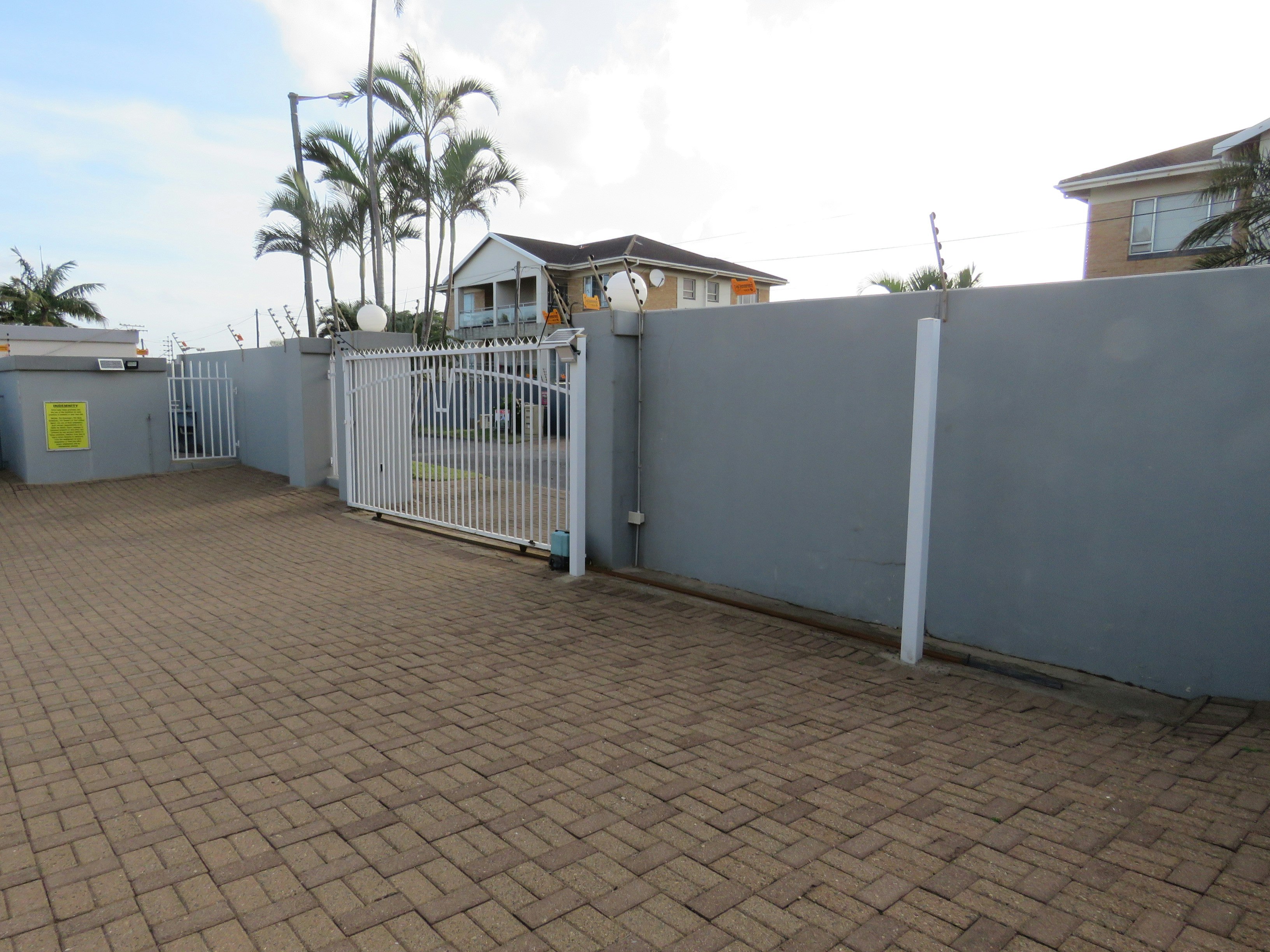 Manaba Beach Accommodation - LekkeSlaap