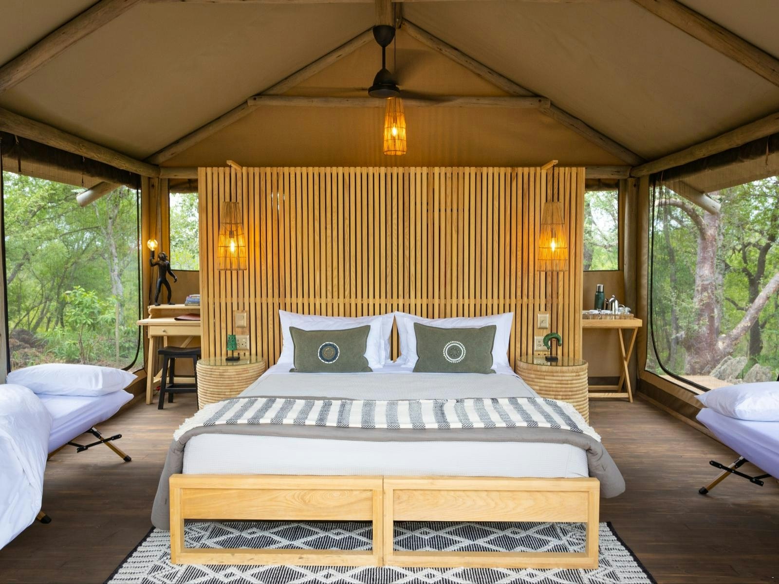 Bushveld Bivouac Marula | LekkeSlaap