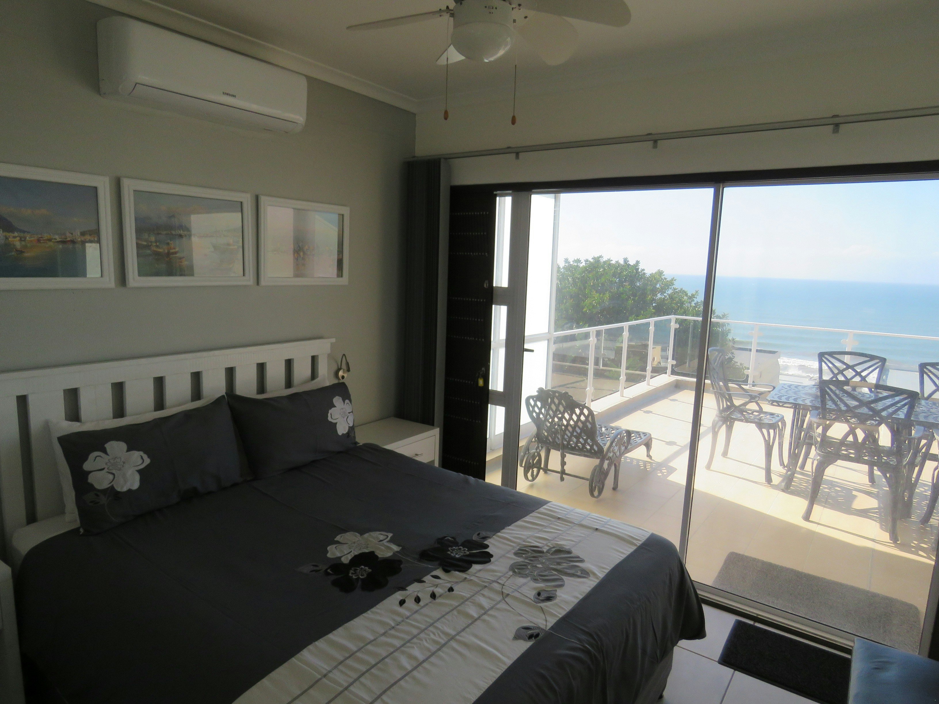 Manaba Beach Accommodation - LekkeSlaap