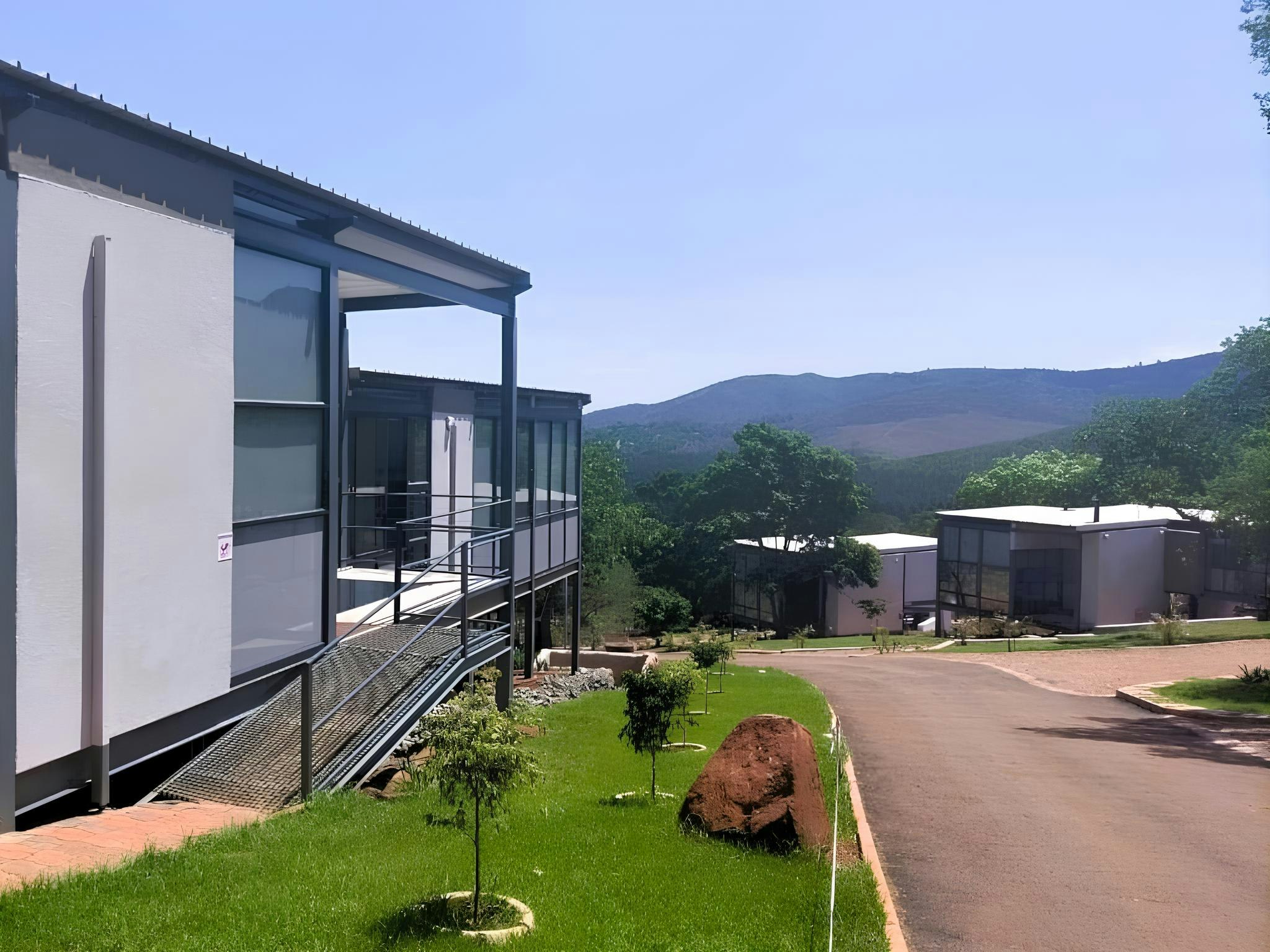 The Anza Lifestyle Lodge | LekkeSlaap