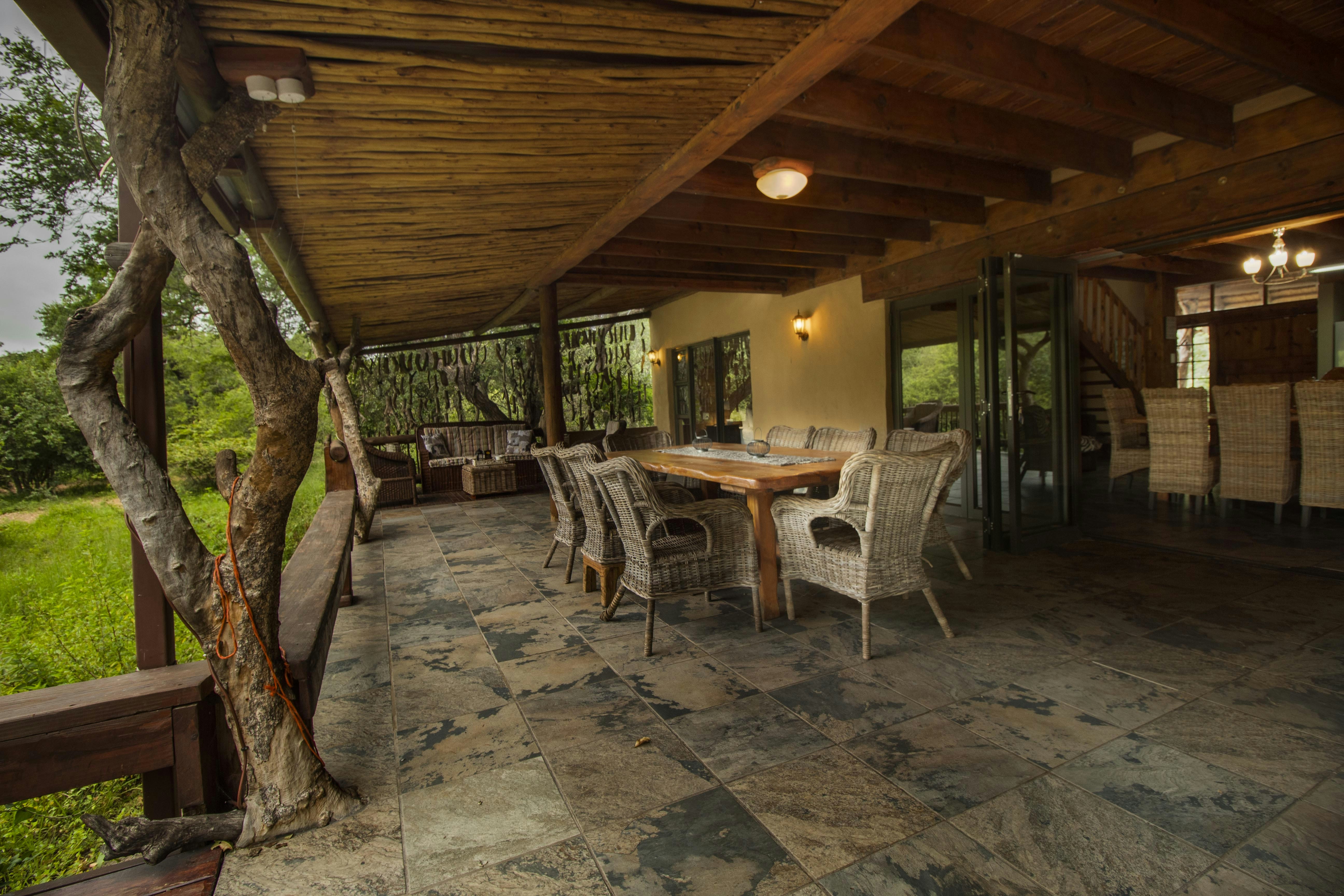 Adventure Bush Villa | LekkeSlaap