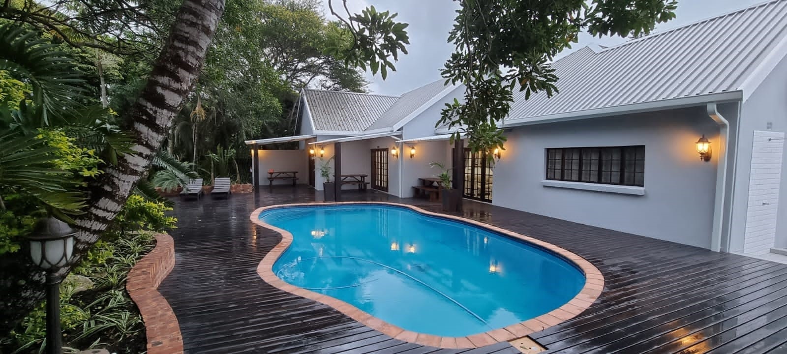 Leopard Tree Lodge | LekkeSlaap